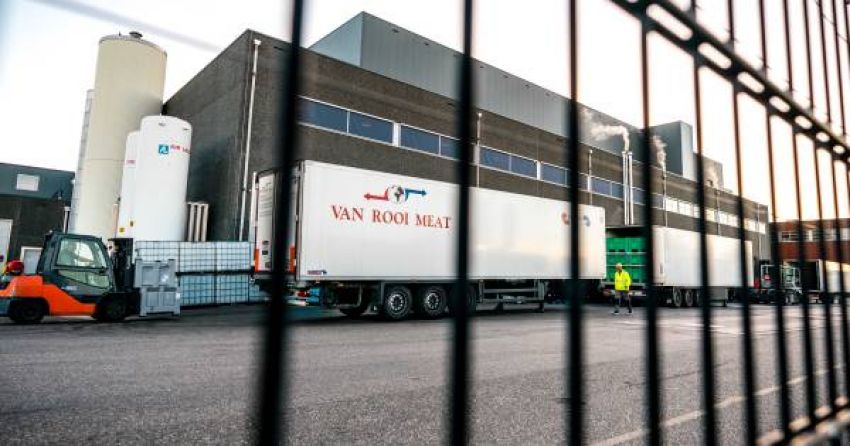 Van Rooi Meat in Helmond mag weer na coronasluiting, maar houdt de ...