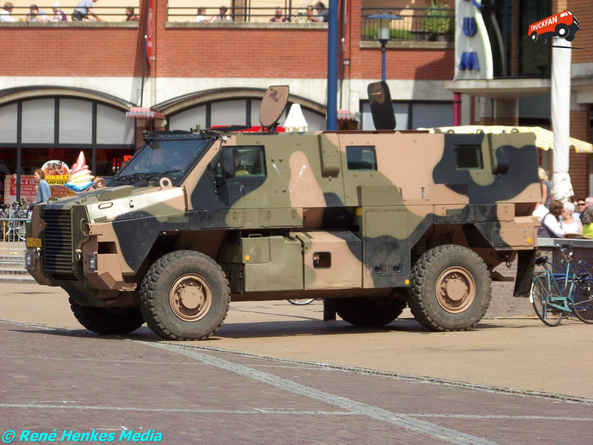 Foto Australian Defence Industries Bushmaster #996739 - TruckFan