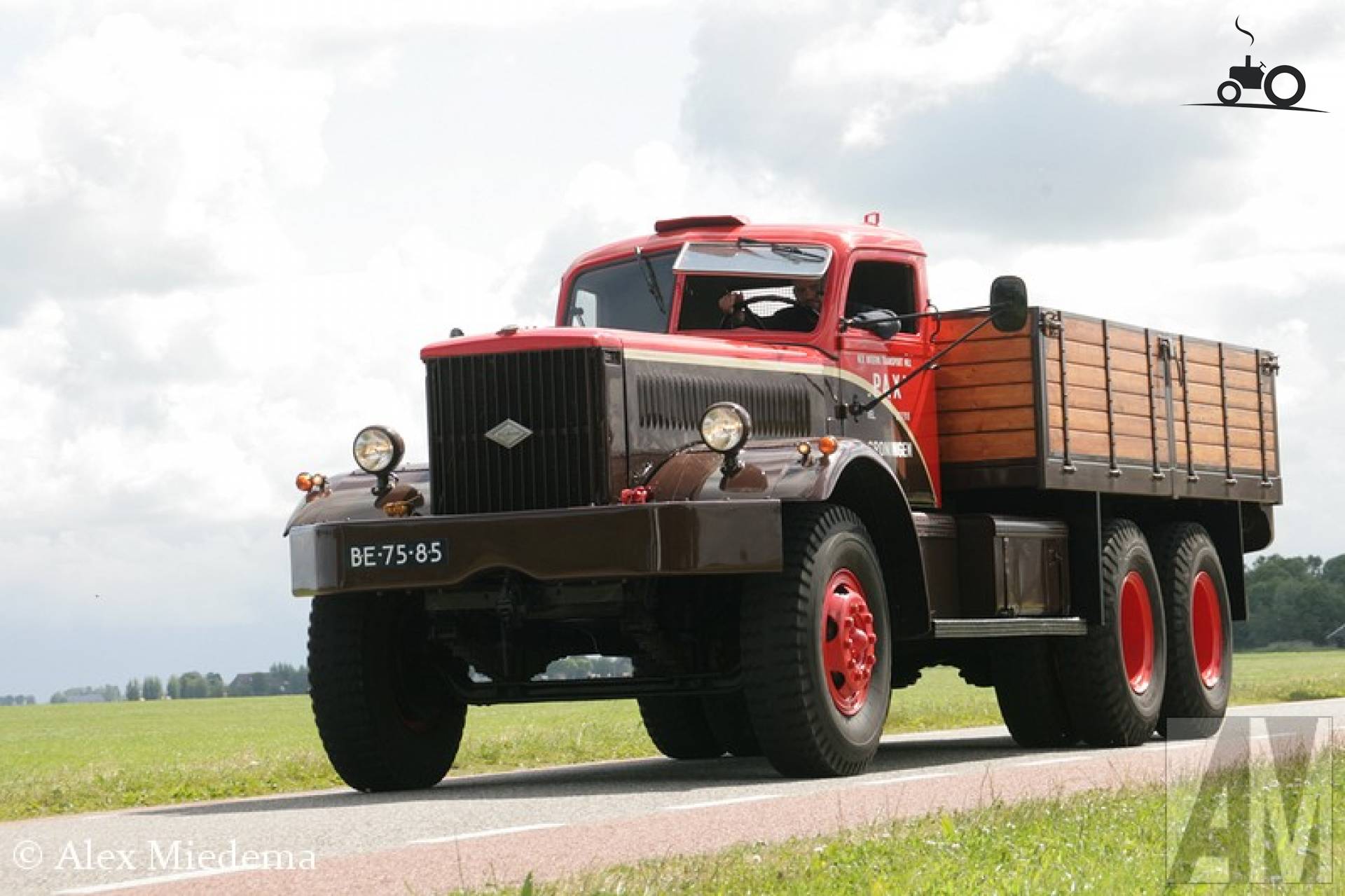 Foto Diamond T 980 van PAX Bouw- en Industrieservice - TruckFan