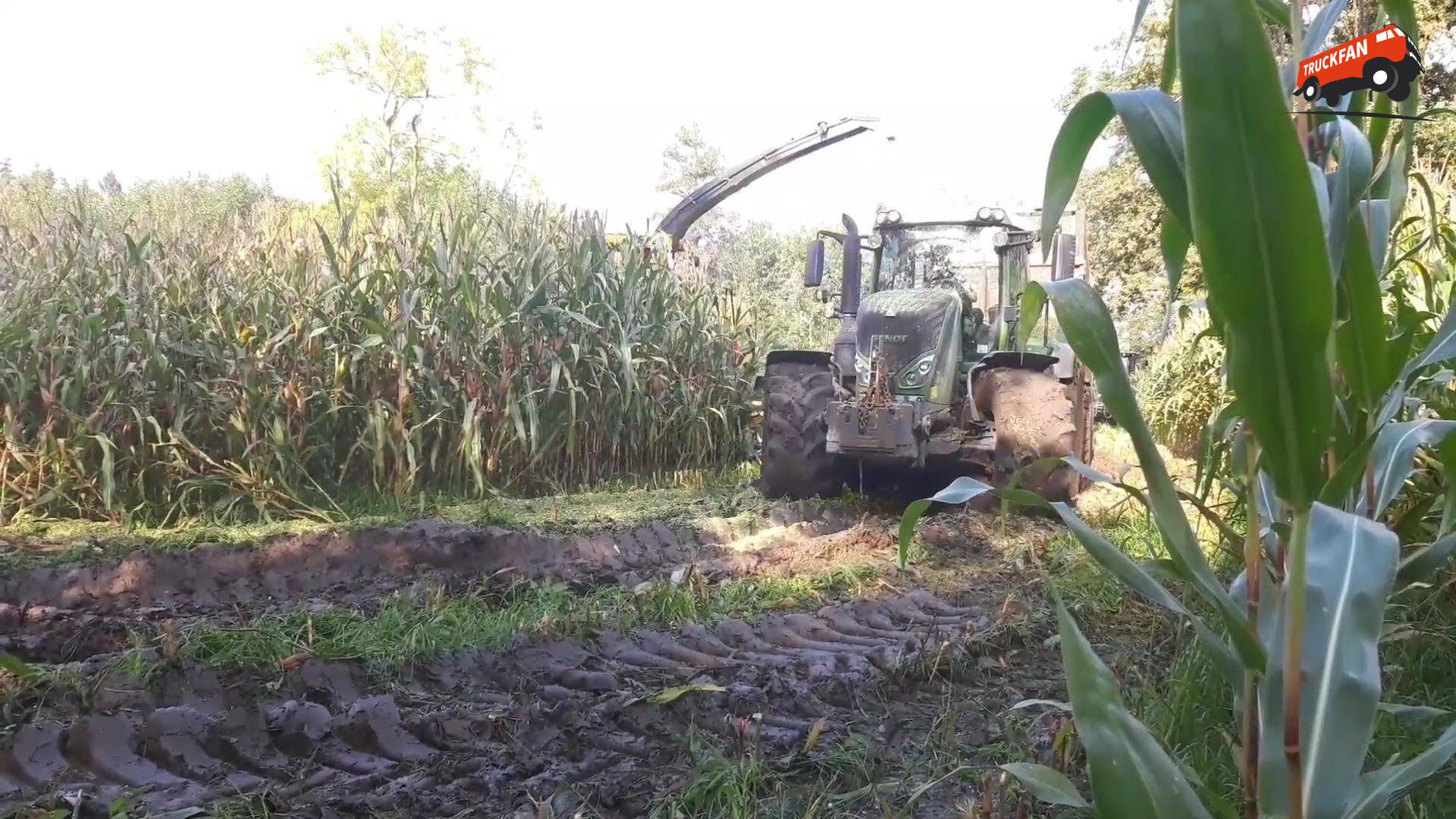 Vastgereden - Fendt 826 van Loonbedrijf M. Verhoef BV
