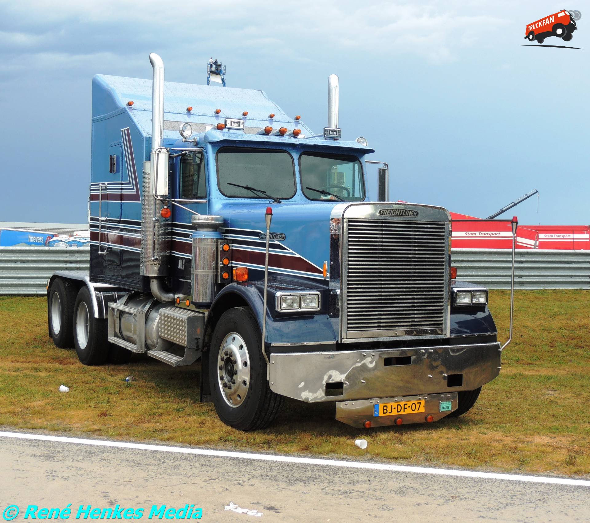Foto Freightliner FLC #1022624 - TruckFan