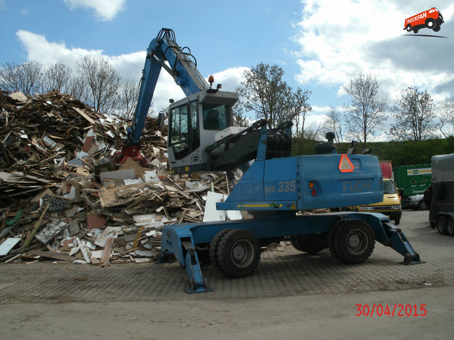 Foto Fuchs MHL 335 van Hoeksema`s Regionale Milieudiensten (HRM) - TruckFan
