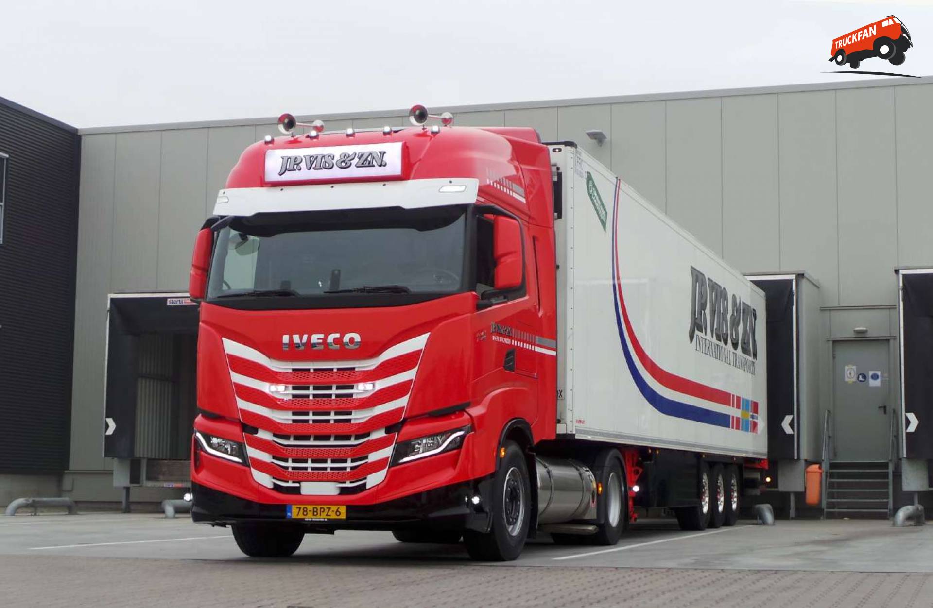 Foto Iveco S-Way van Internationaal Transport J.P. Vis & Zn. B.V. - TruckFan