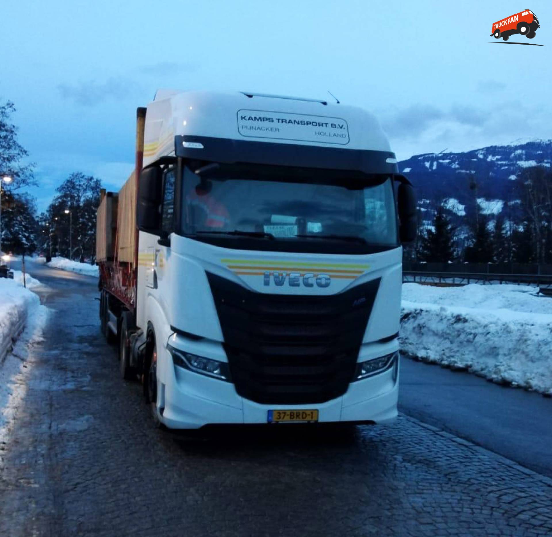 Foto Iveco S-Way van Kamps Transport B.V. - TruckFan