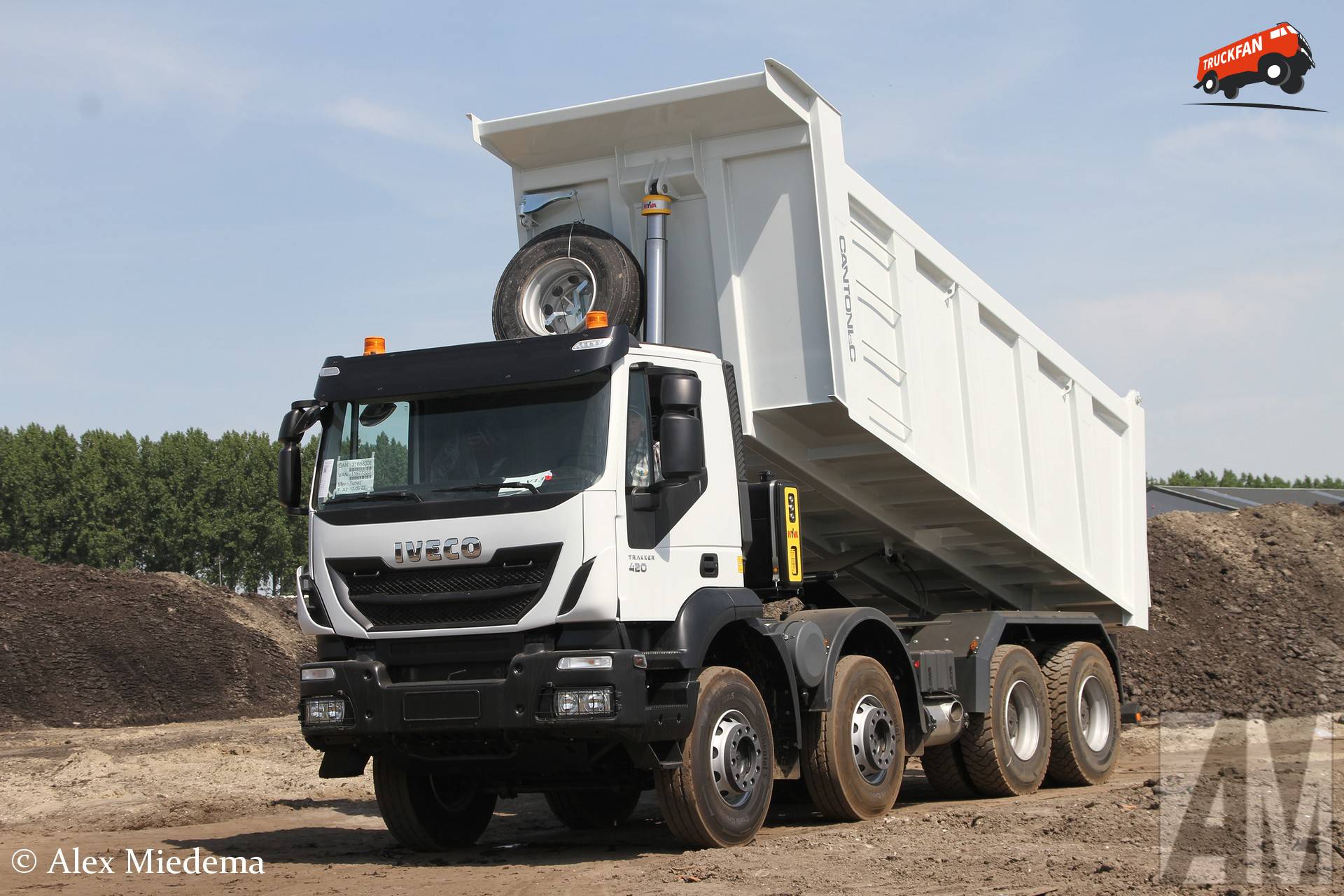 Foto Iveco Trakker van Van Vliet Trucks - TruckFan
