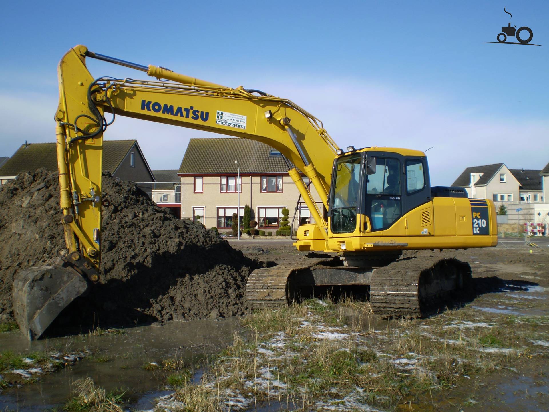 Foto Komatsu PC210 #115885 - TruckFan