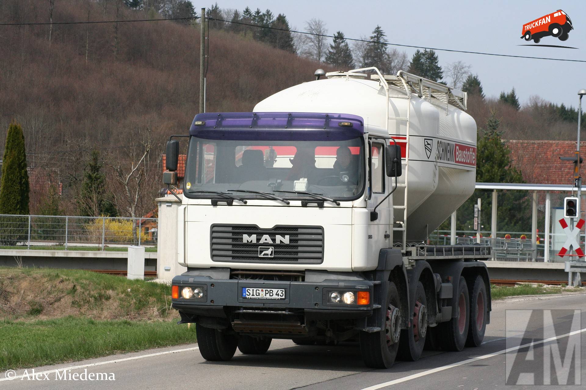 Foto MAN F2000 van Baustoffgruppe Schwenk - TruckFan