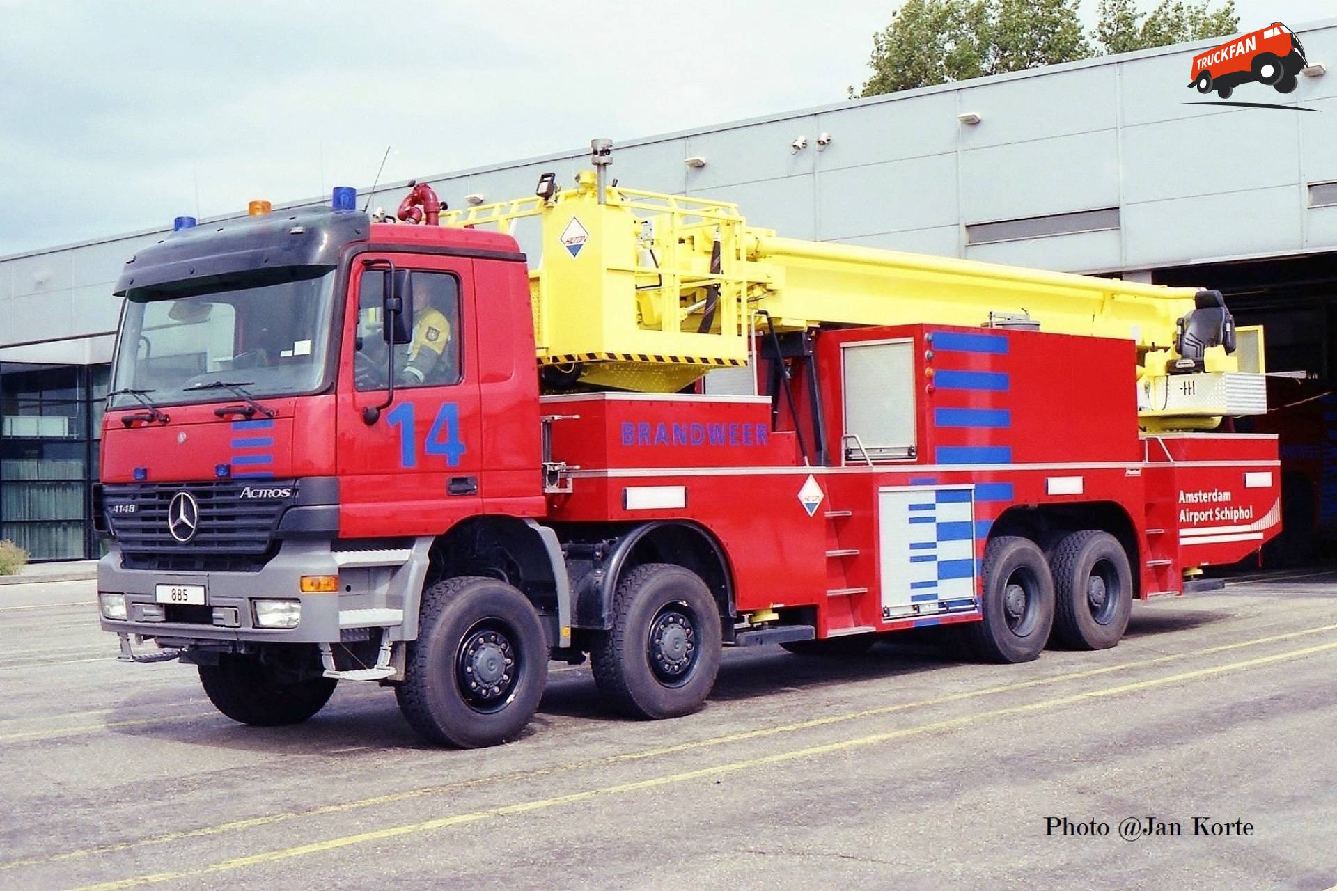 Foto Mercedes-Benz Actros MP1 van Amsterdam Airport Schiphol - TruckFan