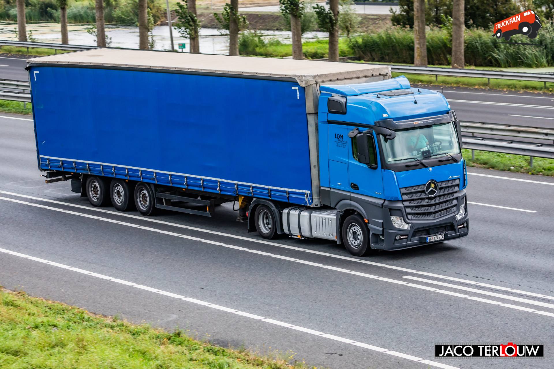 Foto Mercedes-Benz Actros MP4 #1375424 - TruckFan