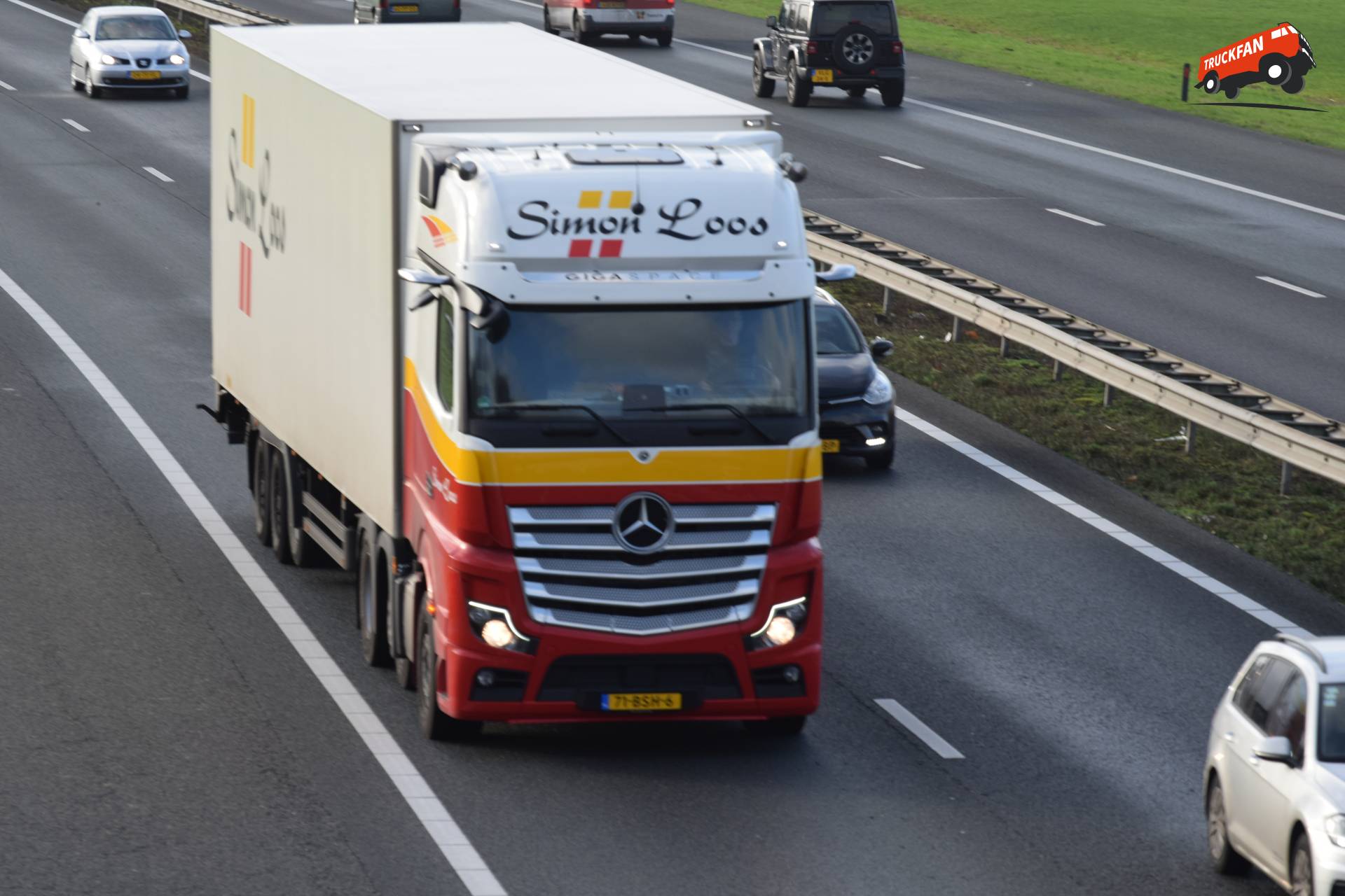 Foto Mercedes-Benz Actros MP5 van Simon Loos bv - TruckFan