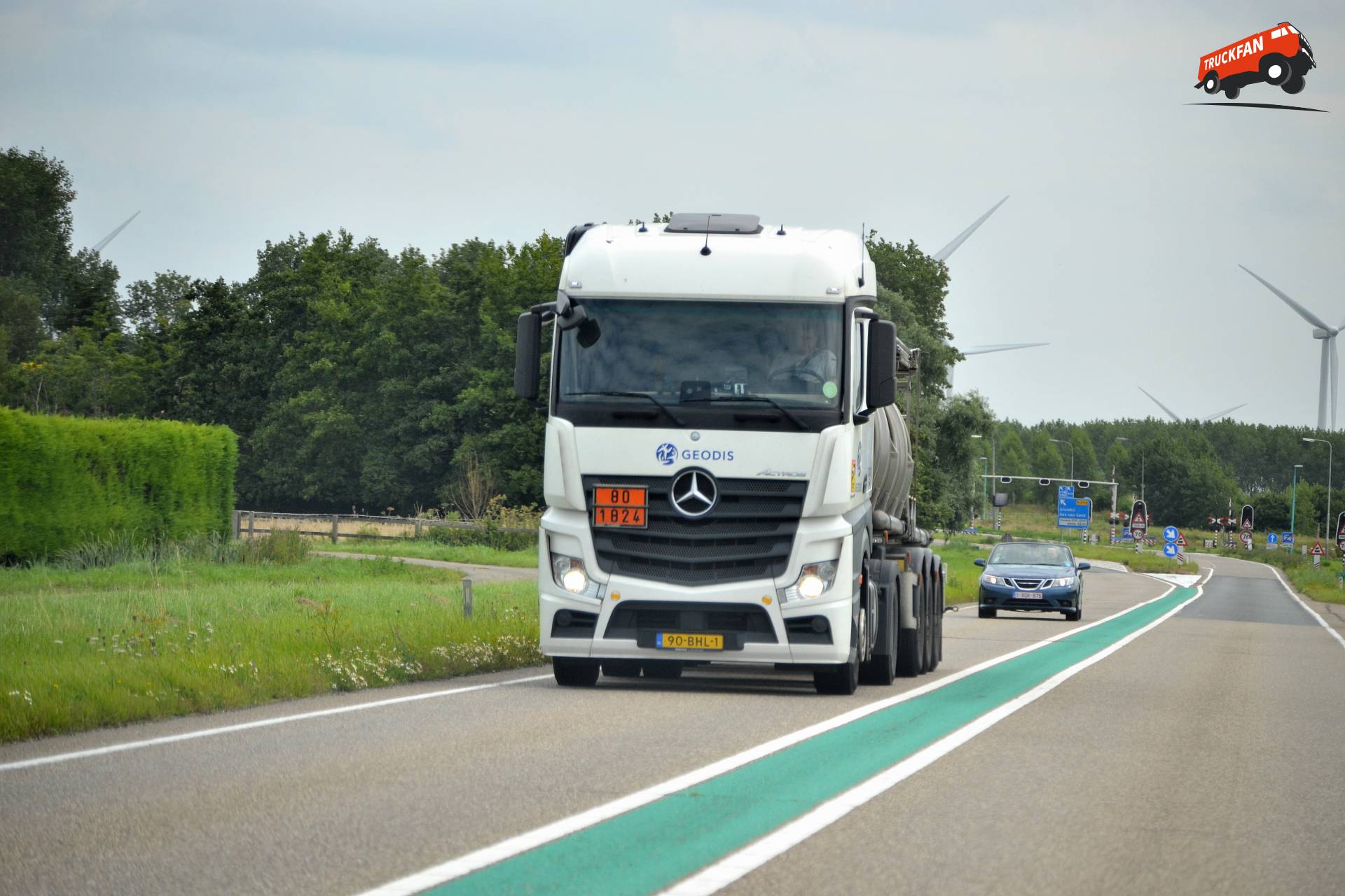 Foto Mercedes-Benz Actros MP4 van Geodis Logistics Netherlands B.V ...