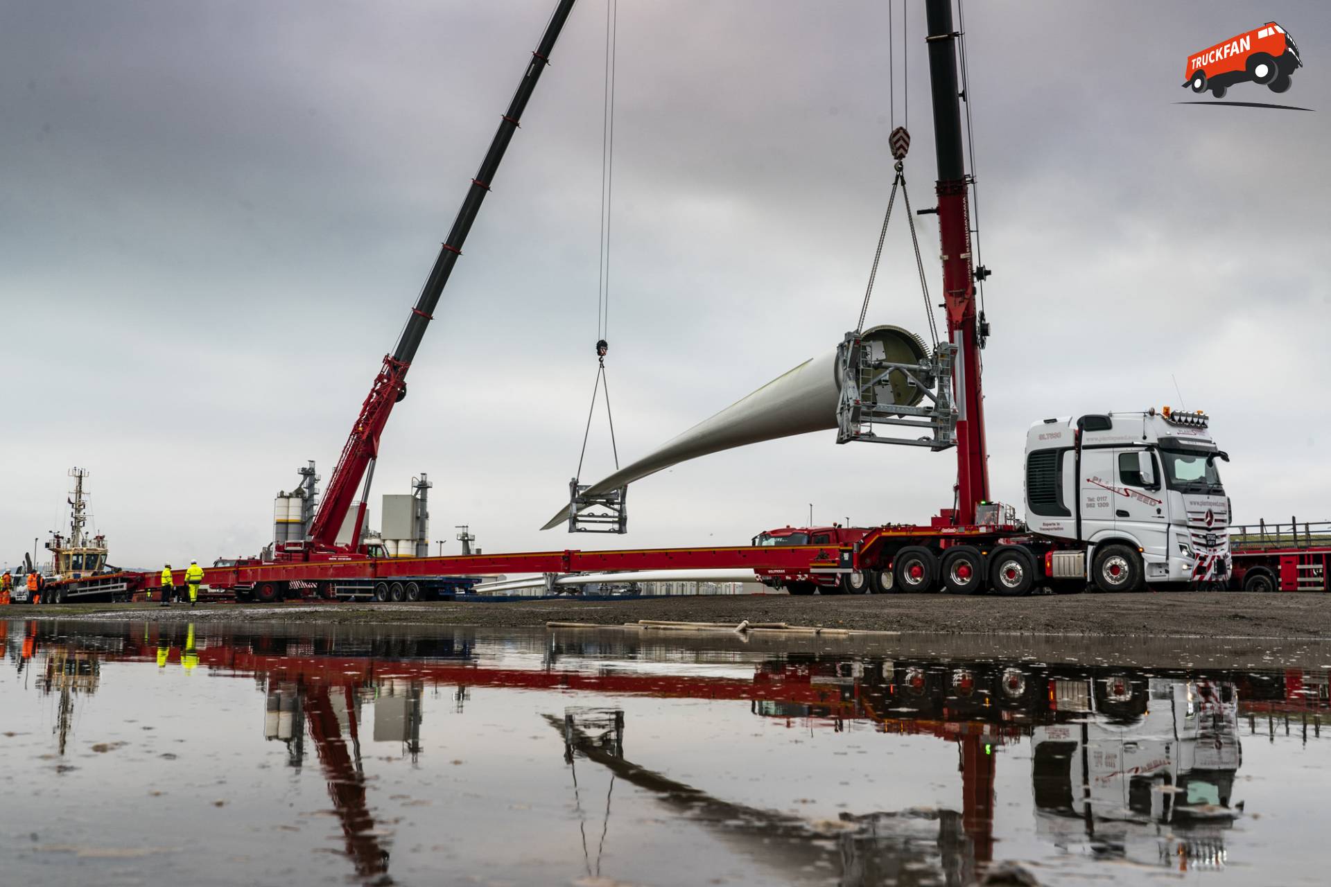Foto Mercedes-Benz Actros MP4 van Collett & Sons Ltd - TruckFan