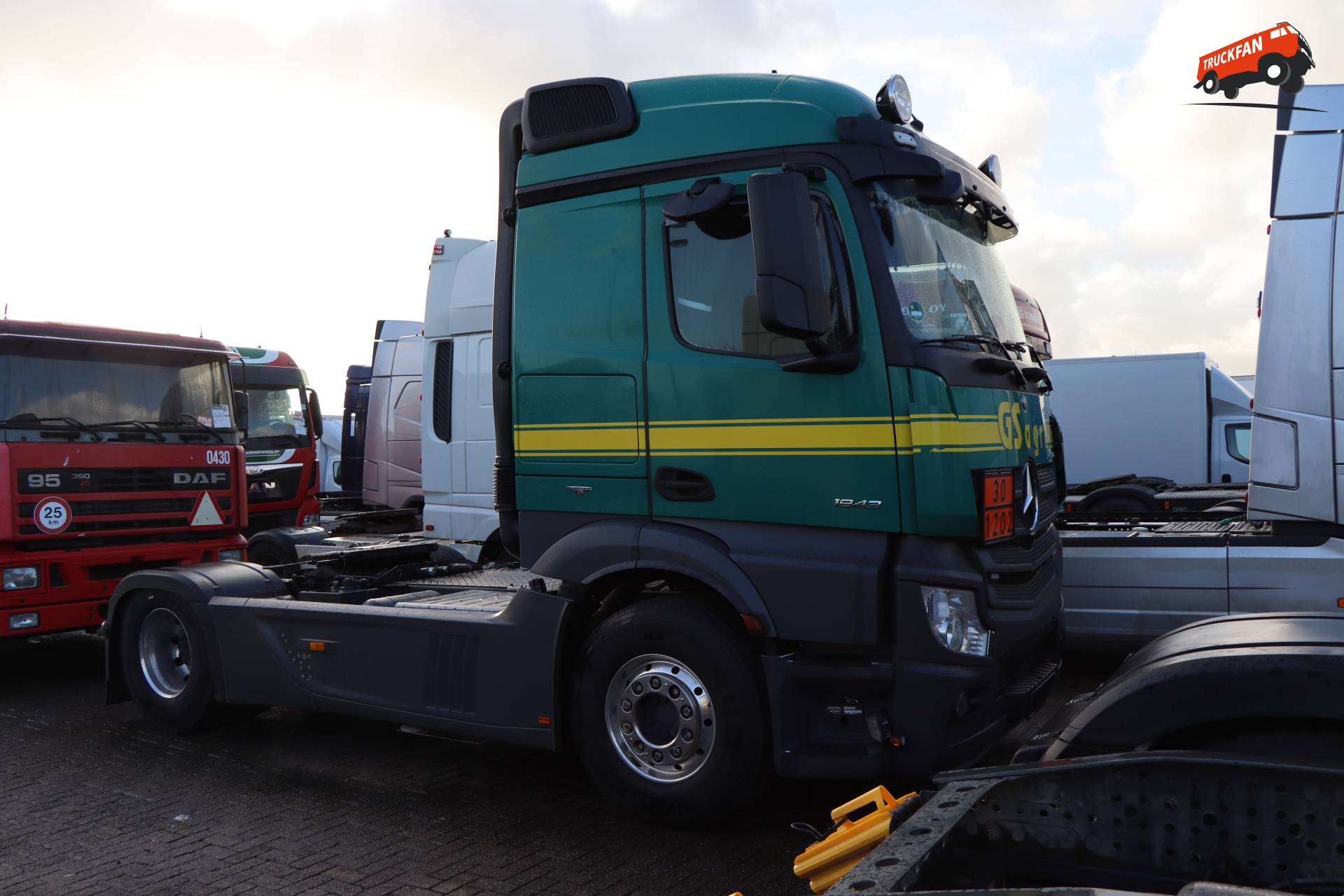 Foto Mercedes-Benz Actros MP4 #1456844 - TruckFan
