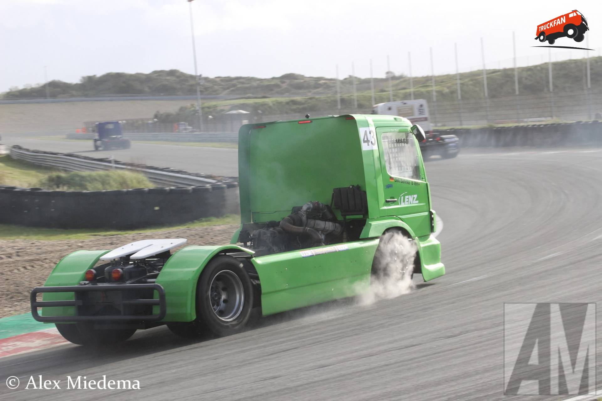 Foto Mercedes-Benz Axor MP2 van Lenz Abschleppservice GmbH - TruckFan