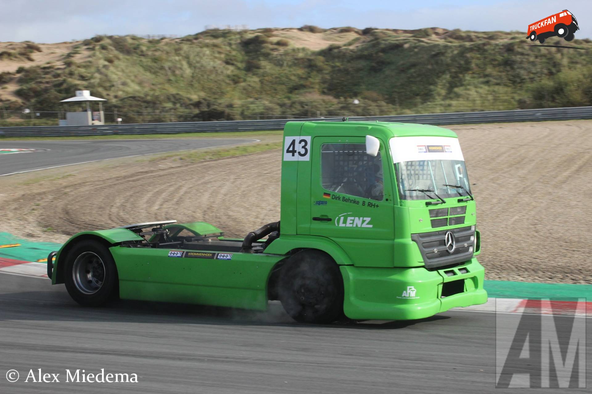 Foto Mercedes-Benz Axor MP2 van Lenz Abschleppservice GmbH - TruckFan