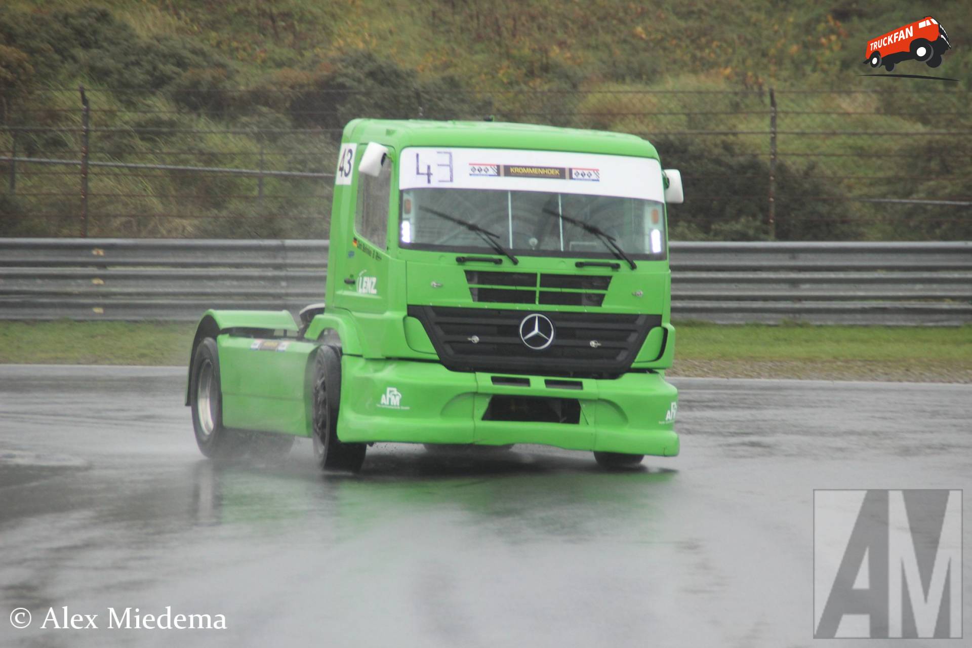 Foto Mercedes-Benz Axor MP2 van Lenz Abschleppservice GmbH - TruckFan