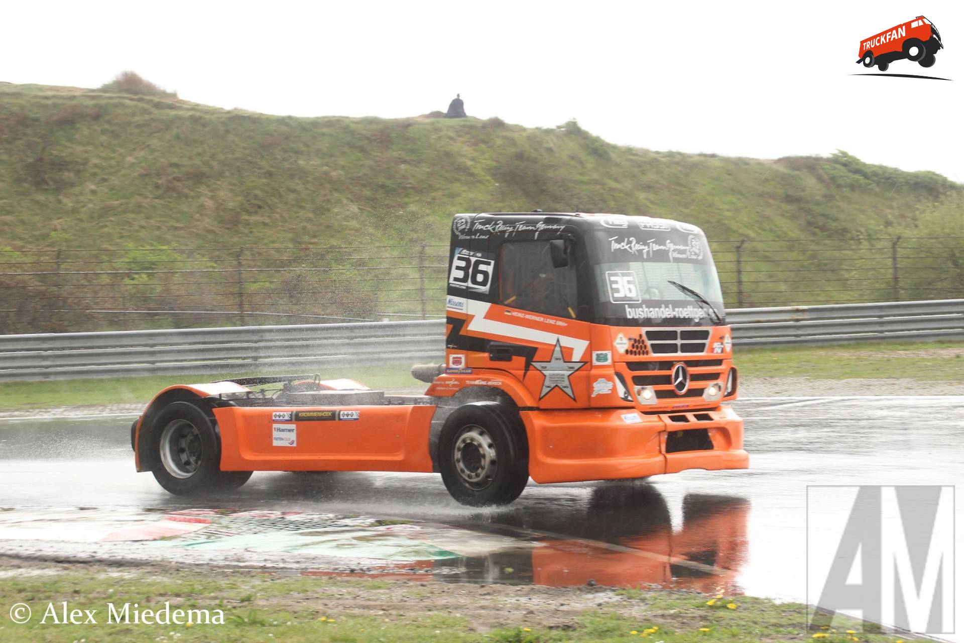 Foto Mercedes-Benz Axor MP2 van Lenz Abschleppservice GmbH - TruckFan