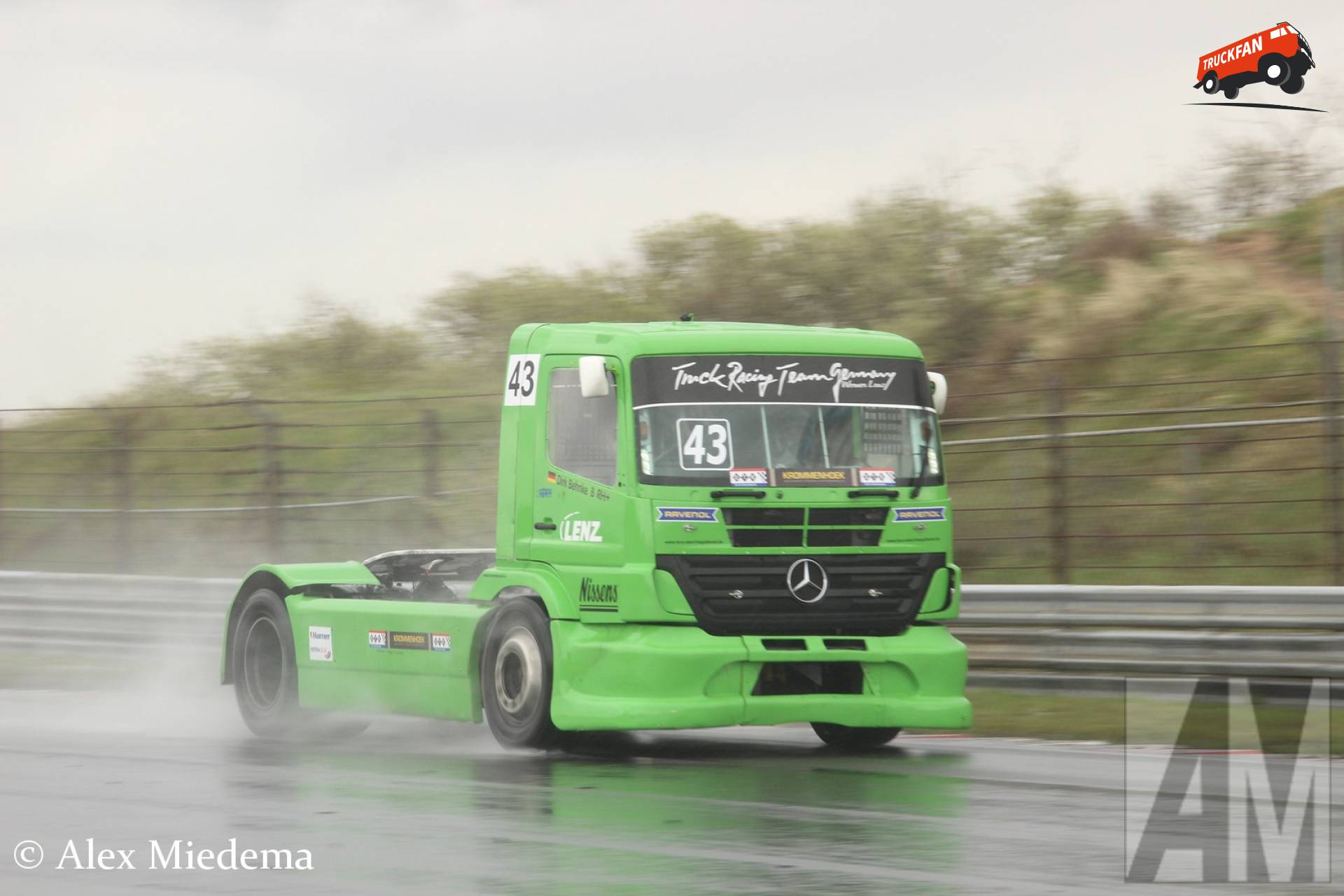 Foto Mercedes-Benz Axor MP2 van Lenz Abschleppservice GmbH - TruckFan