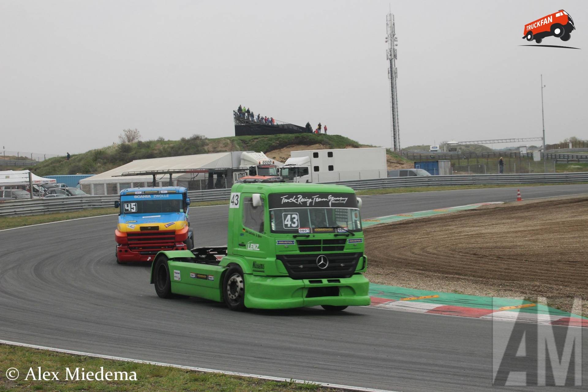 Foto Mercedes-Benz Axor MP2 van Lenz Abschleppservice GmbH - TruckFan