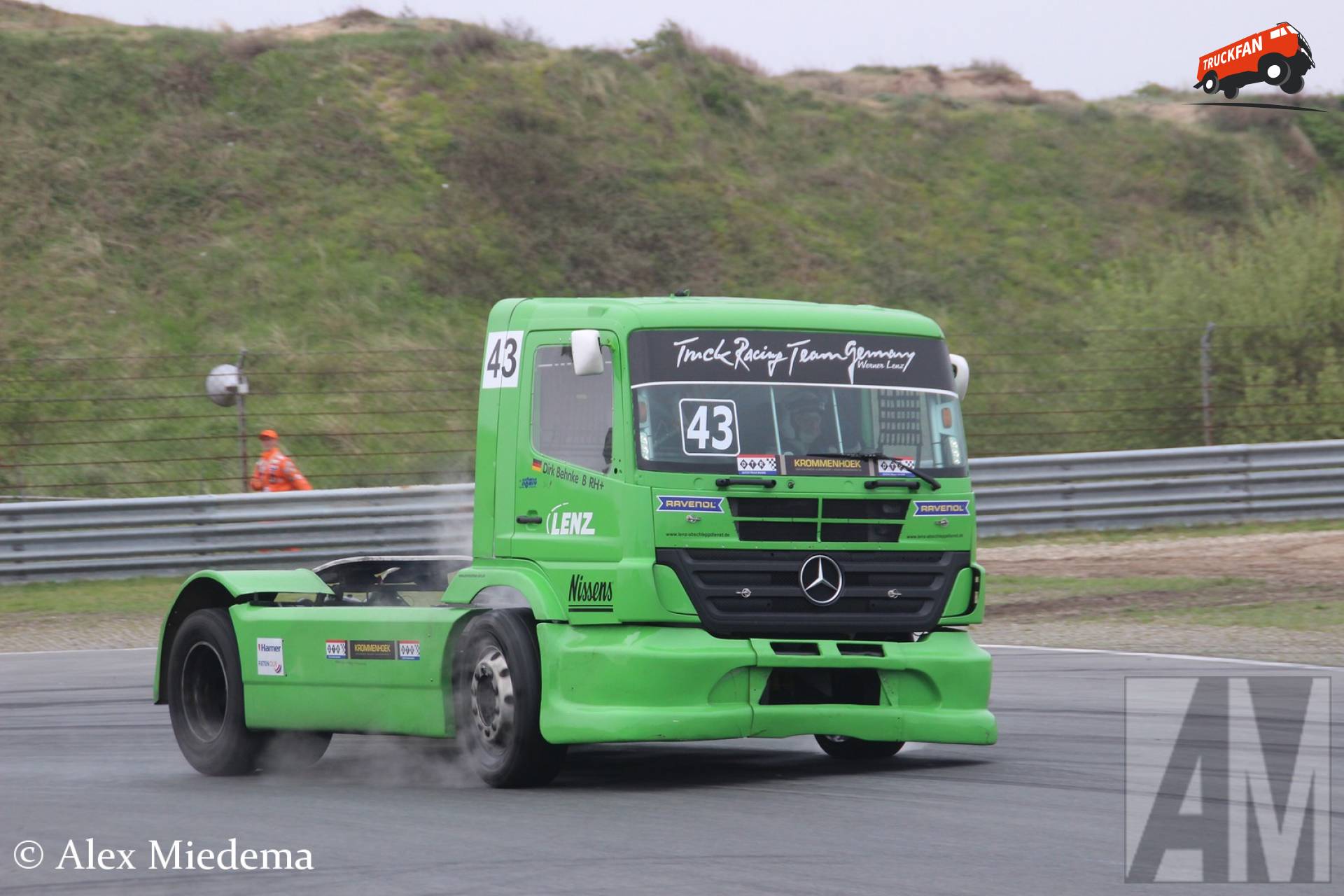 Foto Mercedes-Benz Axor MP2 van Lenz Abschleppservice GmbH - TruckFan