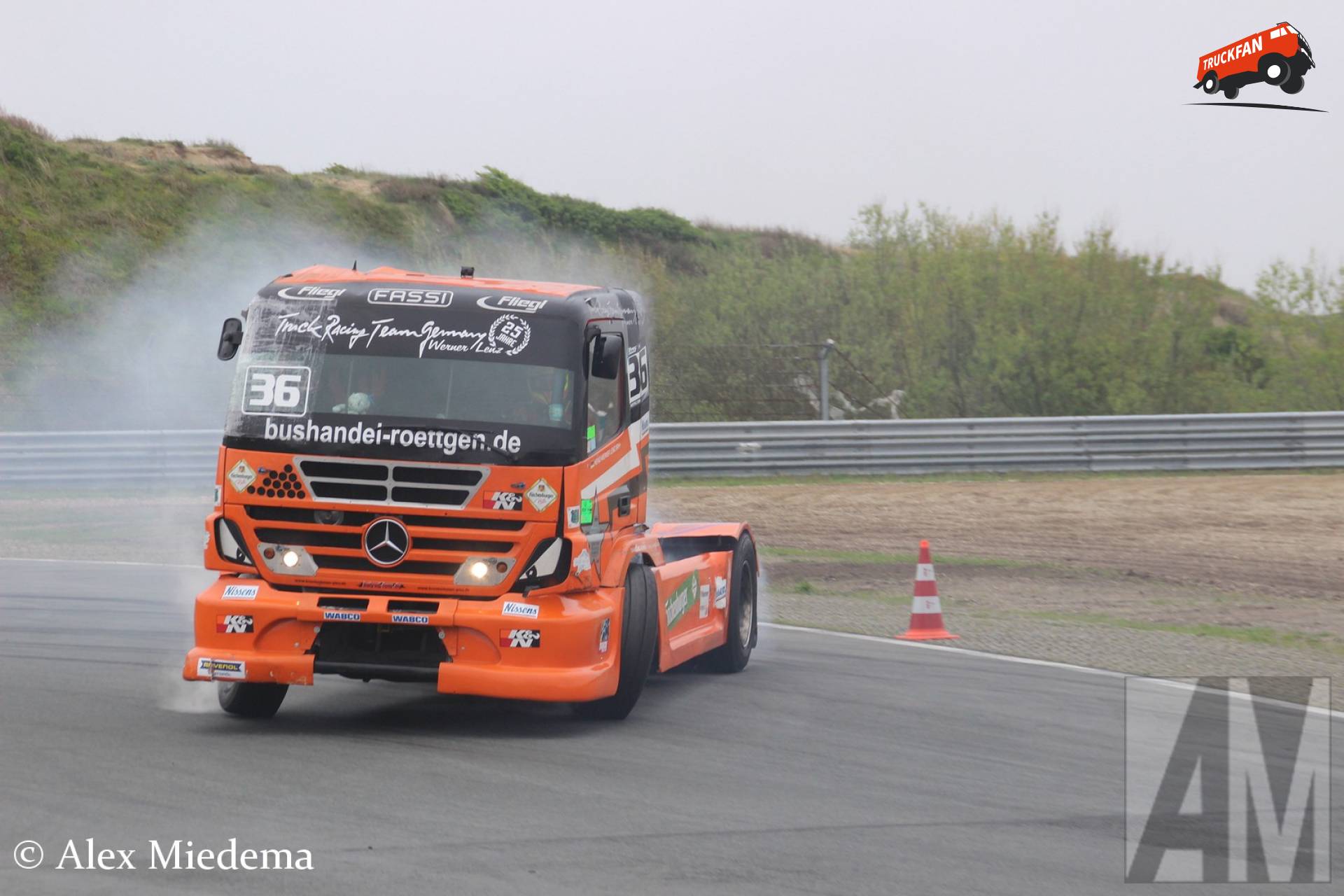 Foto Mercedes-Benz Axor MP2 van Lenz Abschleppservice GmbH - TruckFan