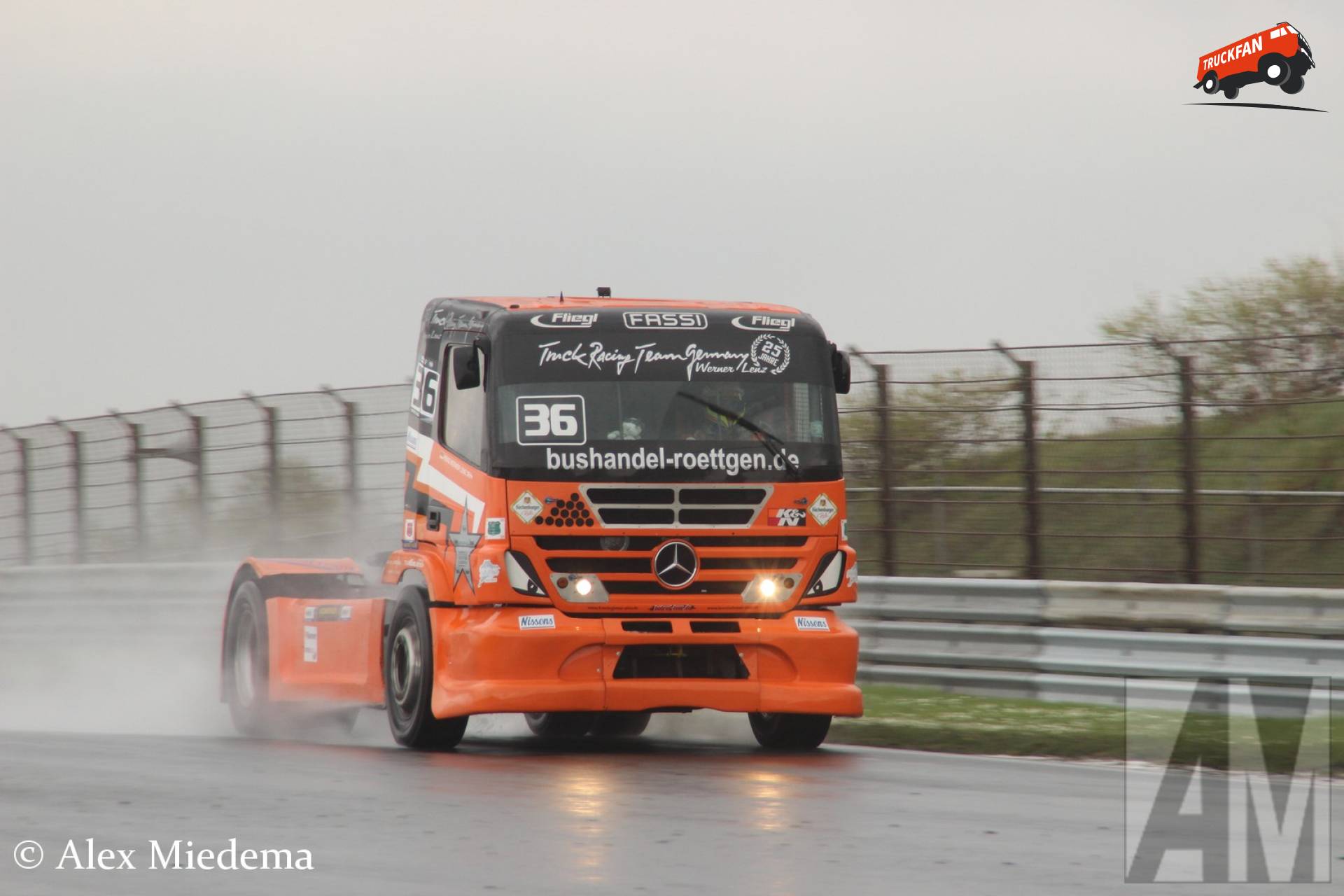 Foto Mercedes-Benz Axor MP2 van Lenz Abschleppservice GmbH - TruckFan