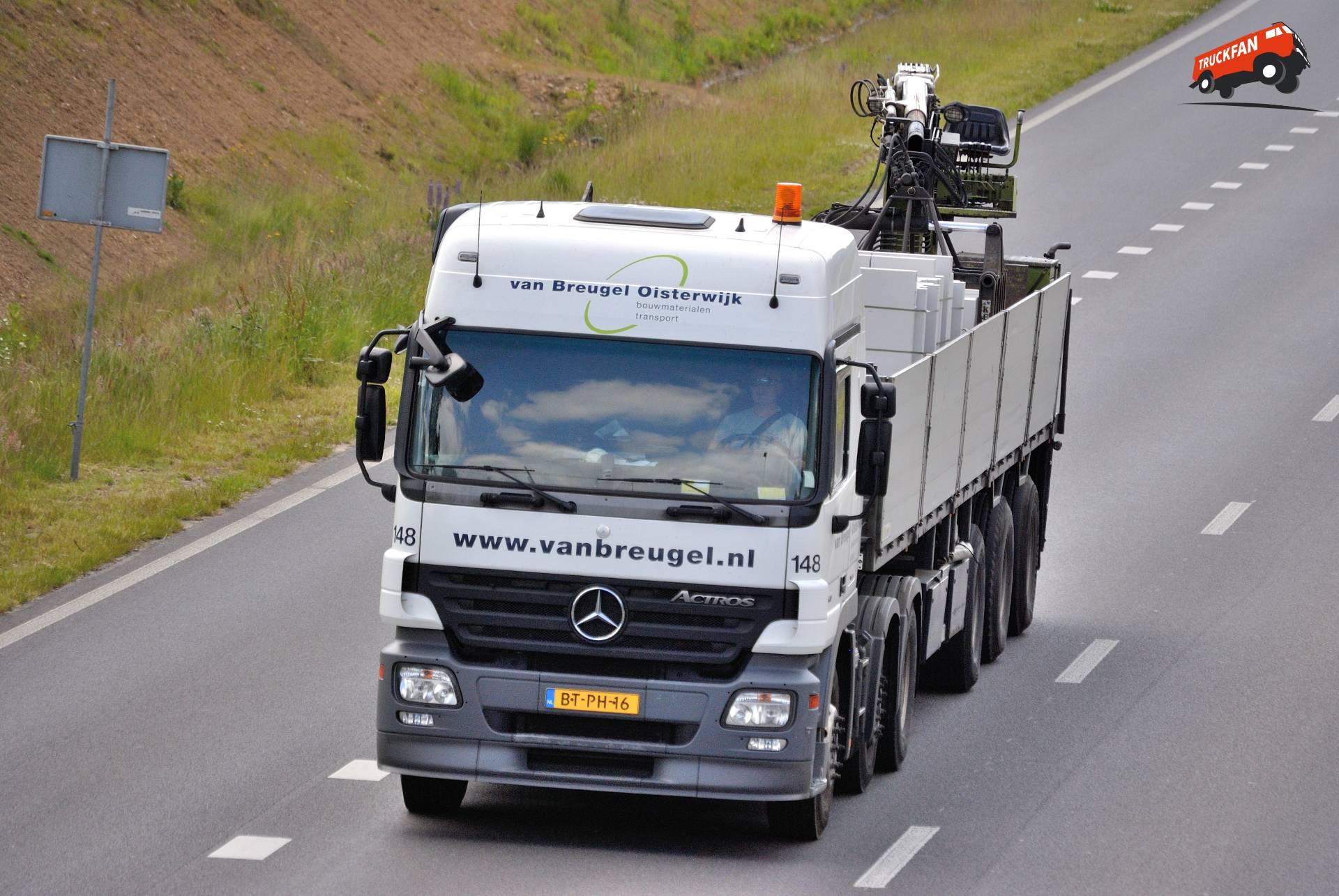 Foto Mercedes-Benz Actros MP2 van van Breugel Oisterwijk B.V. - TruckFan