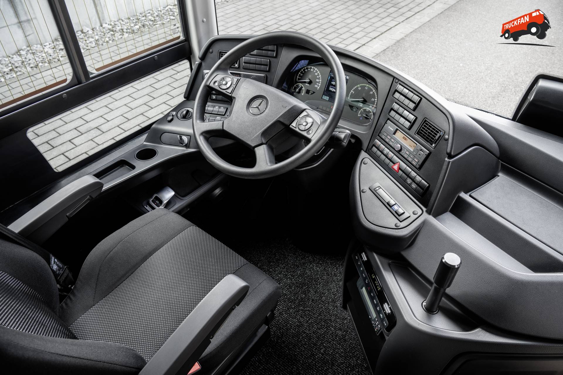 Foto Mercedes-Benz Intouro van Daimler AG - TruckFan