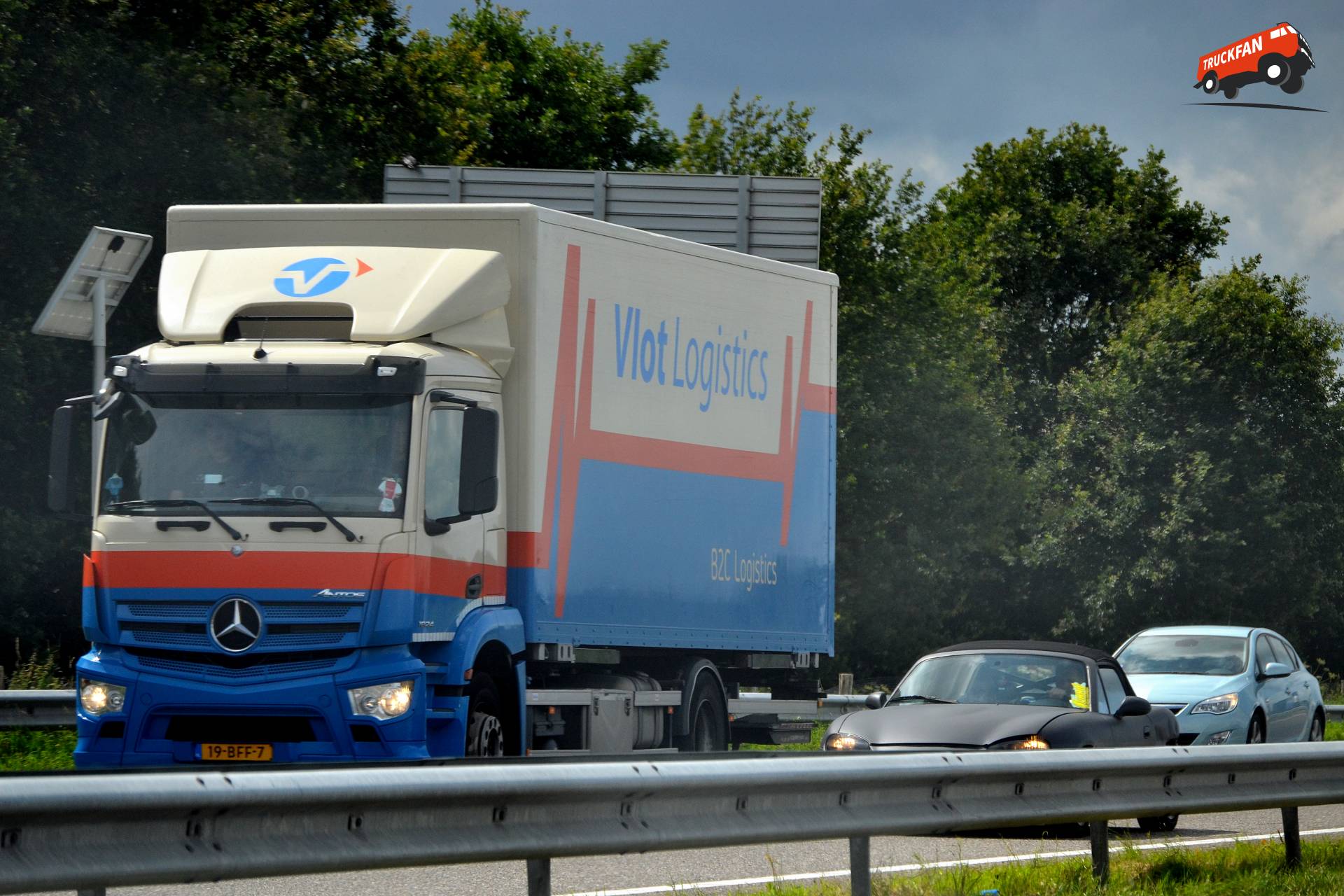 Foto Mercedes-Benz Antos van R. Vlot & Zn. - TruckFan