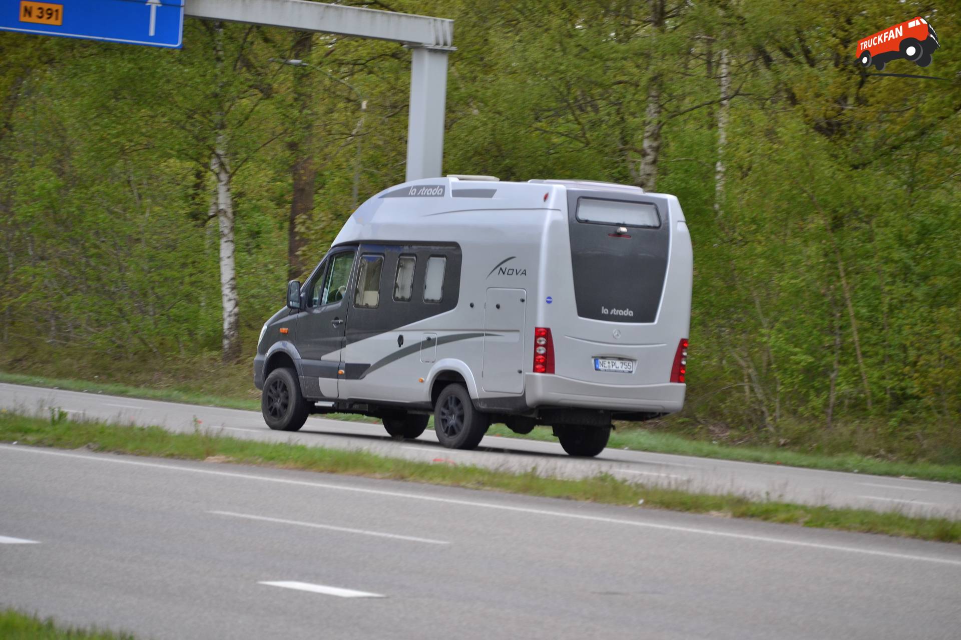 Foto Mercedes-Benz Sprinter #1496378 - TruckFan