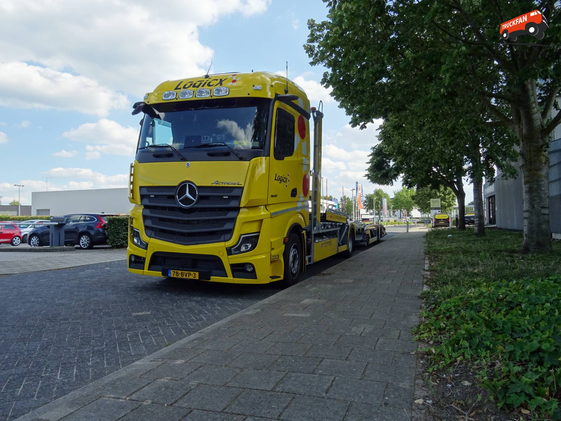 Foto Mercedes-Benz Actros MP5 van Logicx - TruckFan