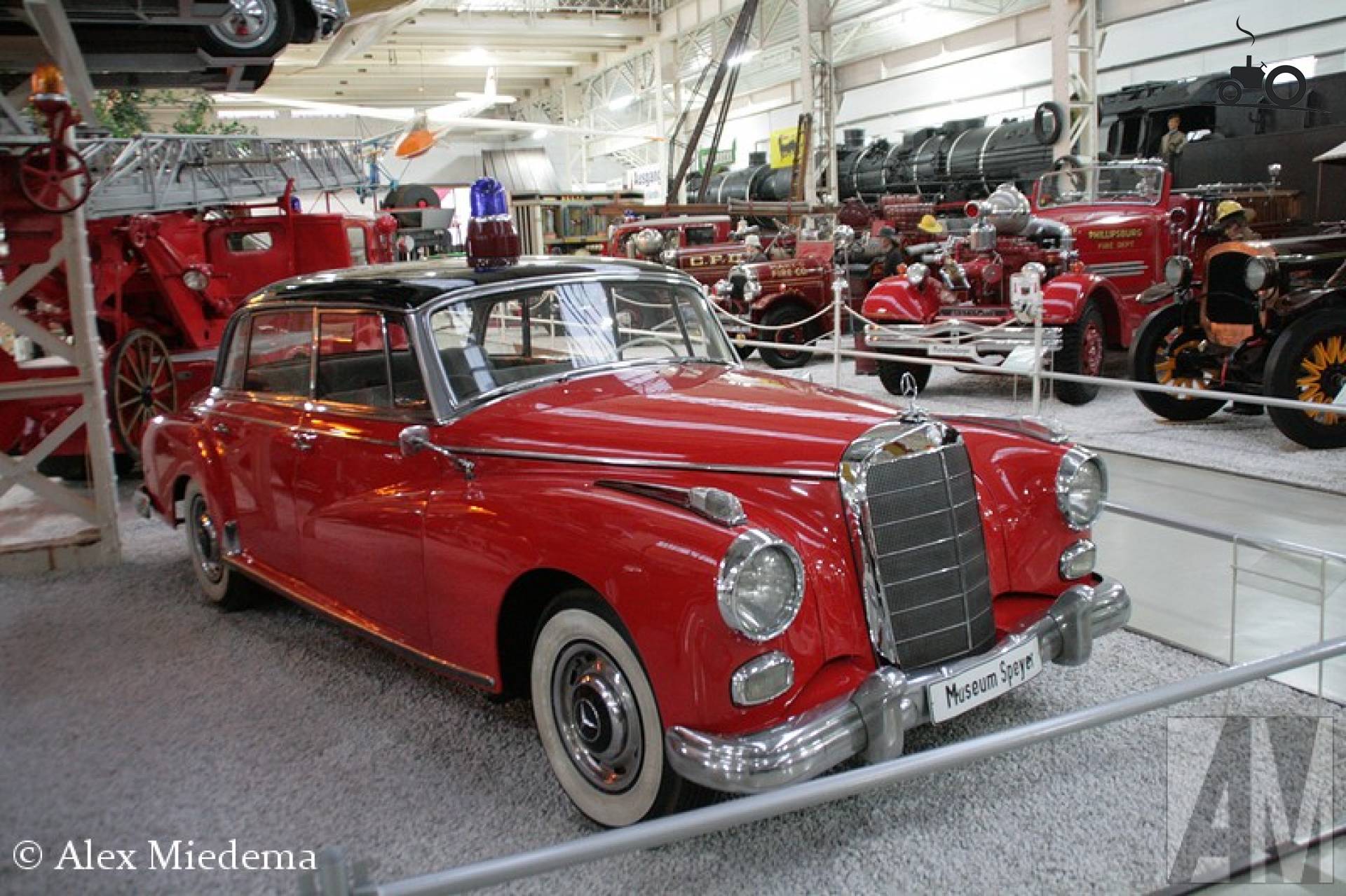 Foto Mercedes-Benz 300D #1027308 - TruckFan