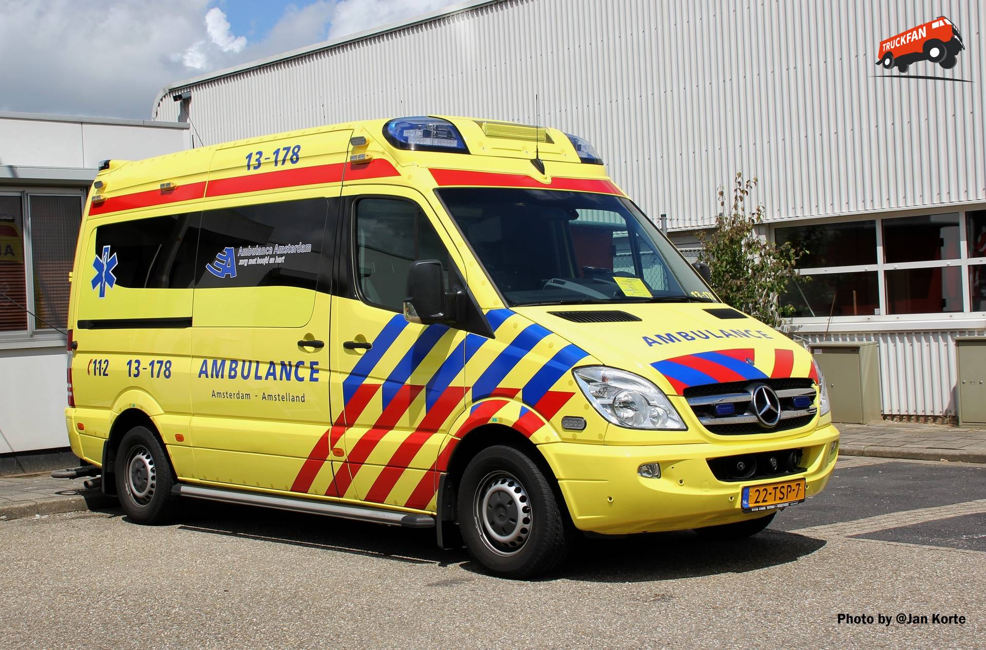 Foto Mercedes-Benz Sprinter van Ambulance Amsterdam - TruckFan