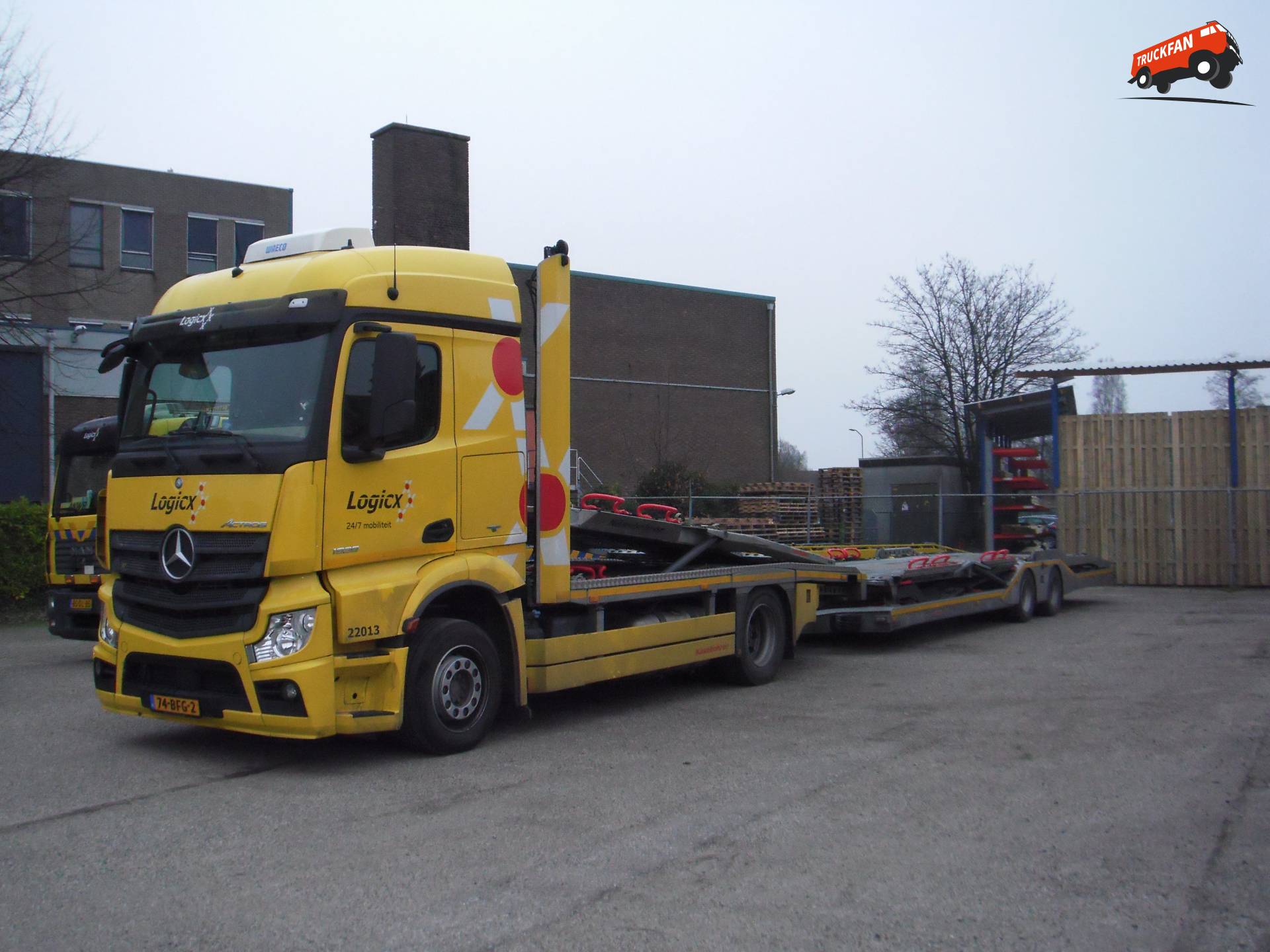 Foto Mercedes-Benz Actros MP4 van Logicx - TruckFan
