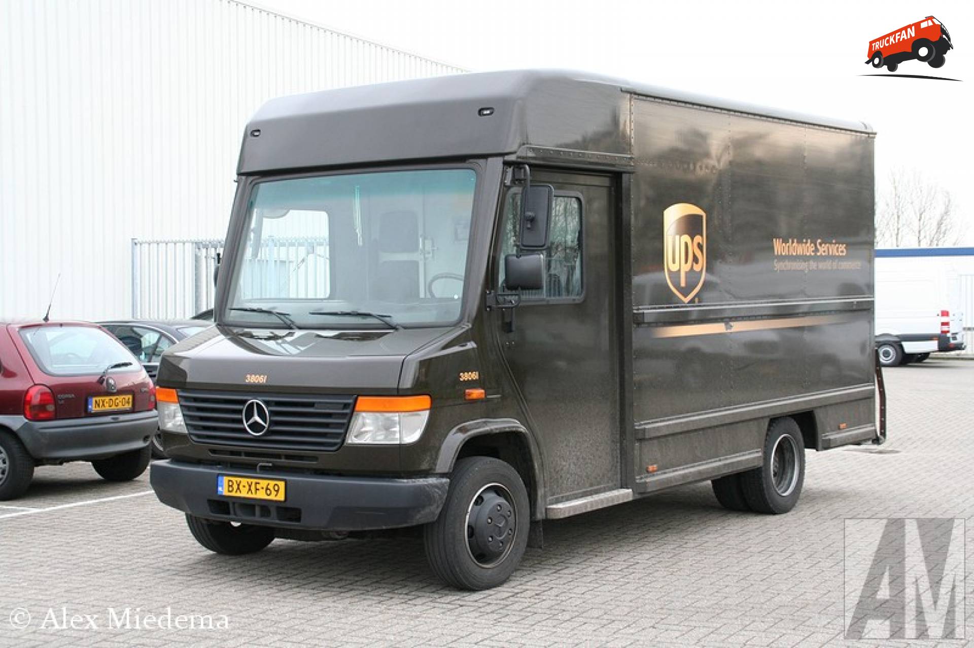 Foto Mercedes-Benz Vario van UPS Special Transport Services B.V. - TruckFan