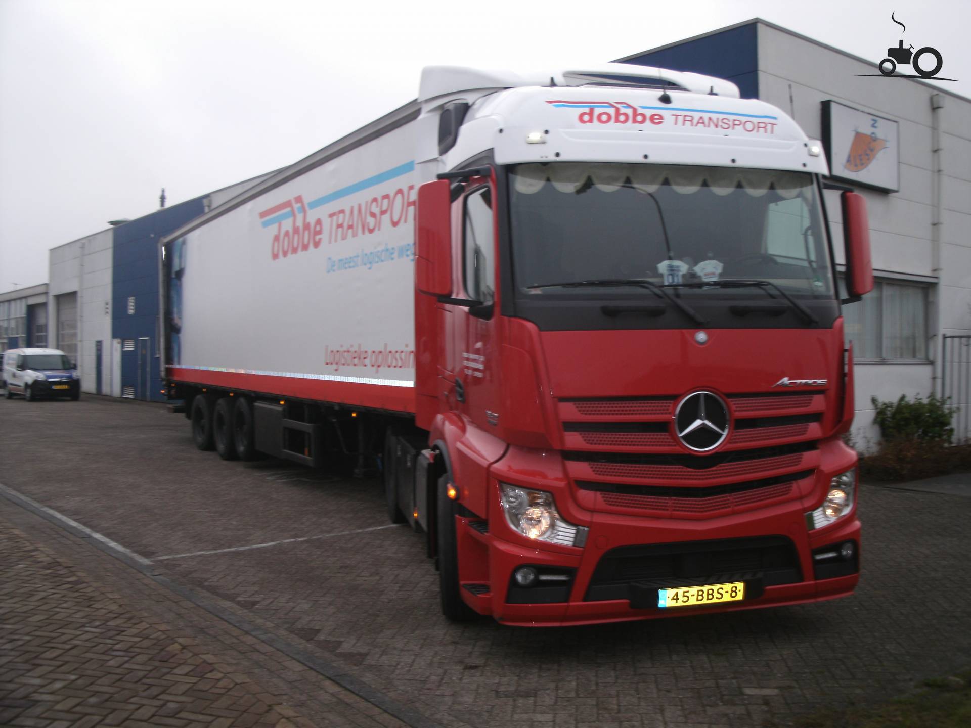 Foto Mercedes-Benz Actros MP4 van Fa. J. Dobbe & Zn Transport - TruckFan