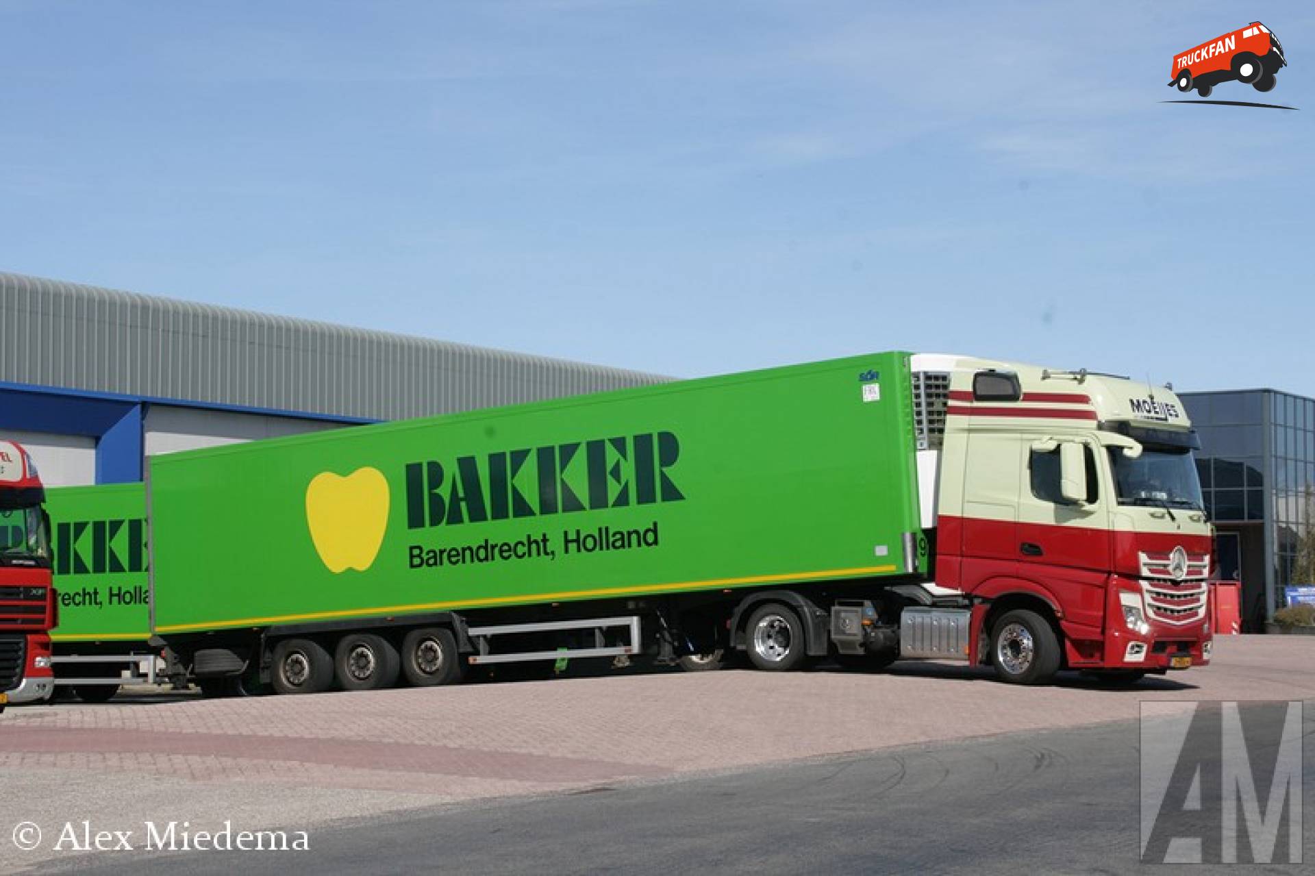Foto Mercedes Benz Actros MP4 Van Bakker Barendrecht Transport B V
