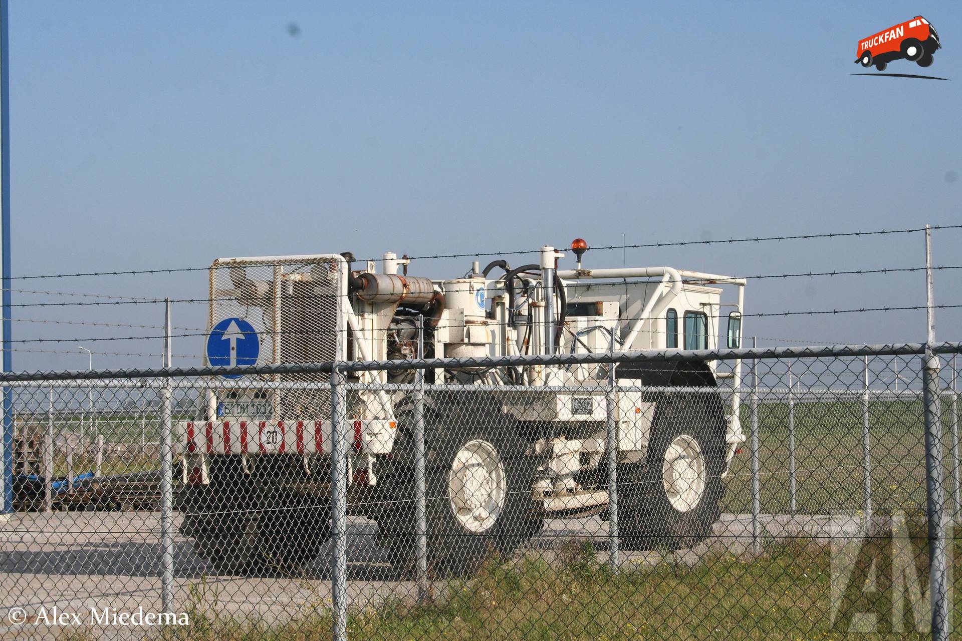 Foto Mertz Seismic Vehicle M18-612 #1454103 - TruckFan