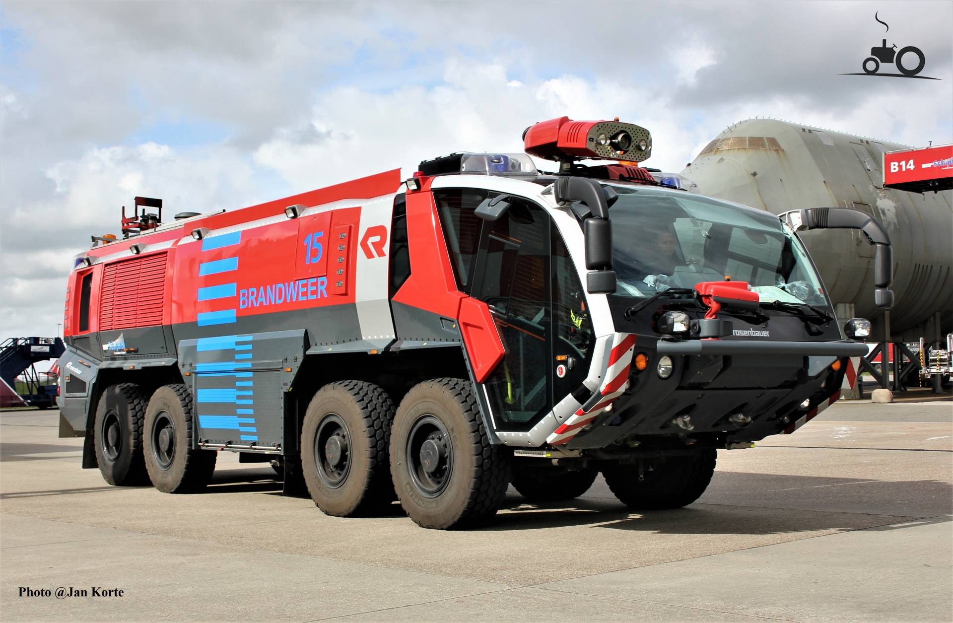 Foto Rosenbauer Panther van Amsterdam Airport Schiphol - TruckFan