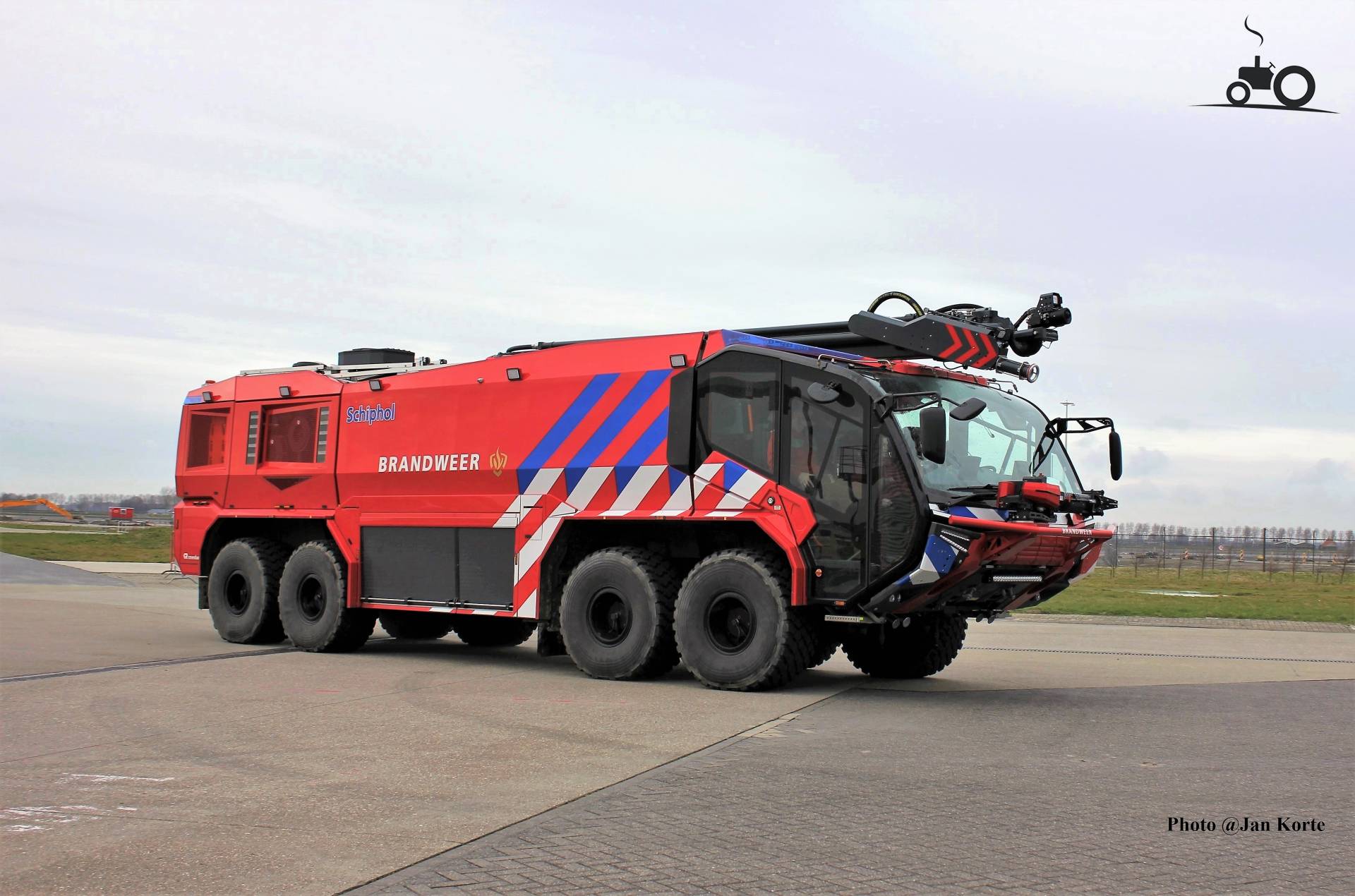 Foto Rosenbauer Panther van Amsterdam Airport Schiphol - TruckFan