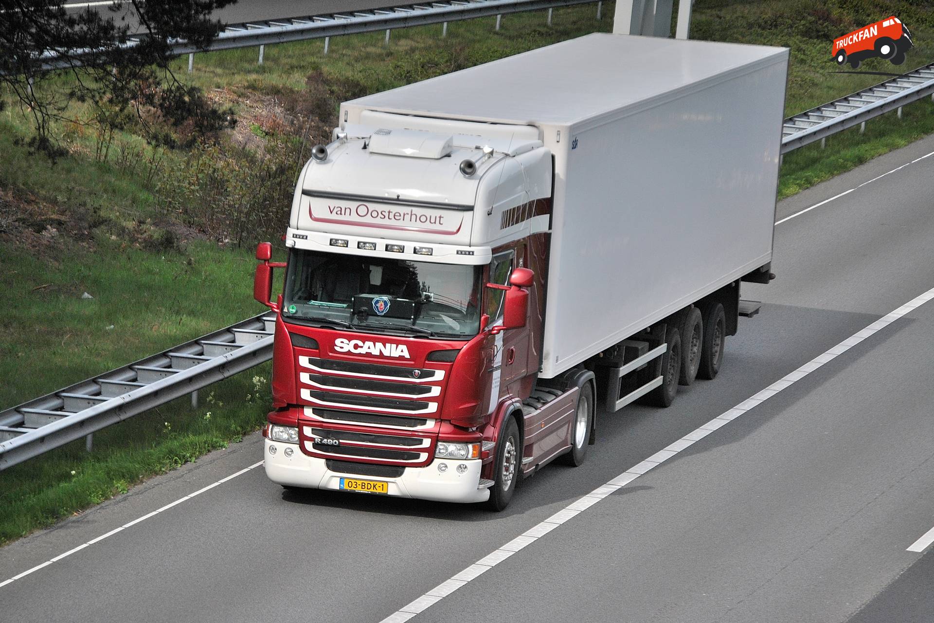 Foto Scania R490 van Van Oosterhout Int. Transport - TruckFan