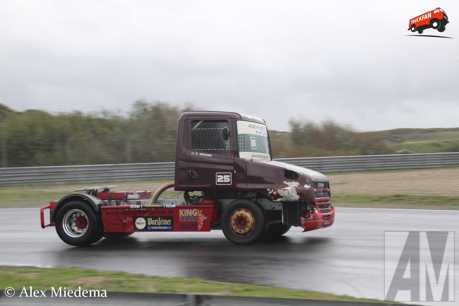 Foto Scania T-serie van Heinrich Hecker KG Transportunternehmen - TruckFan