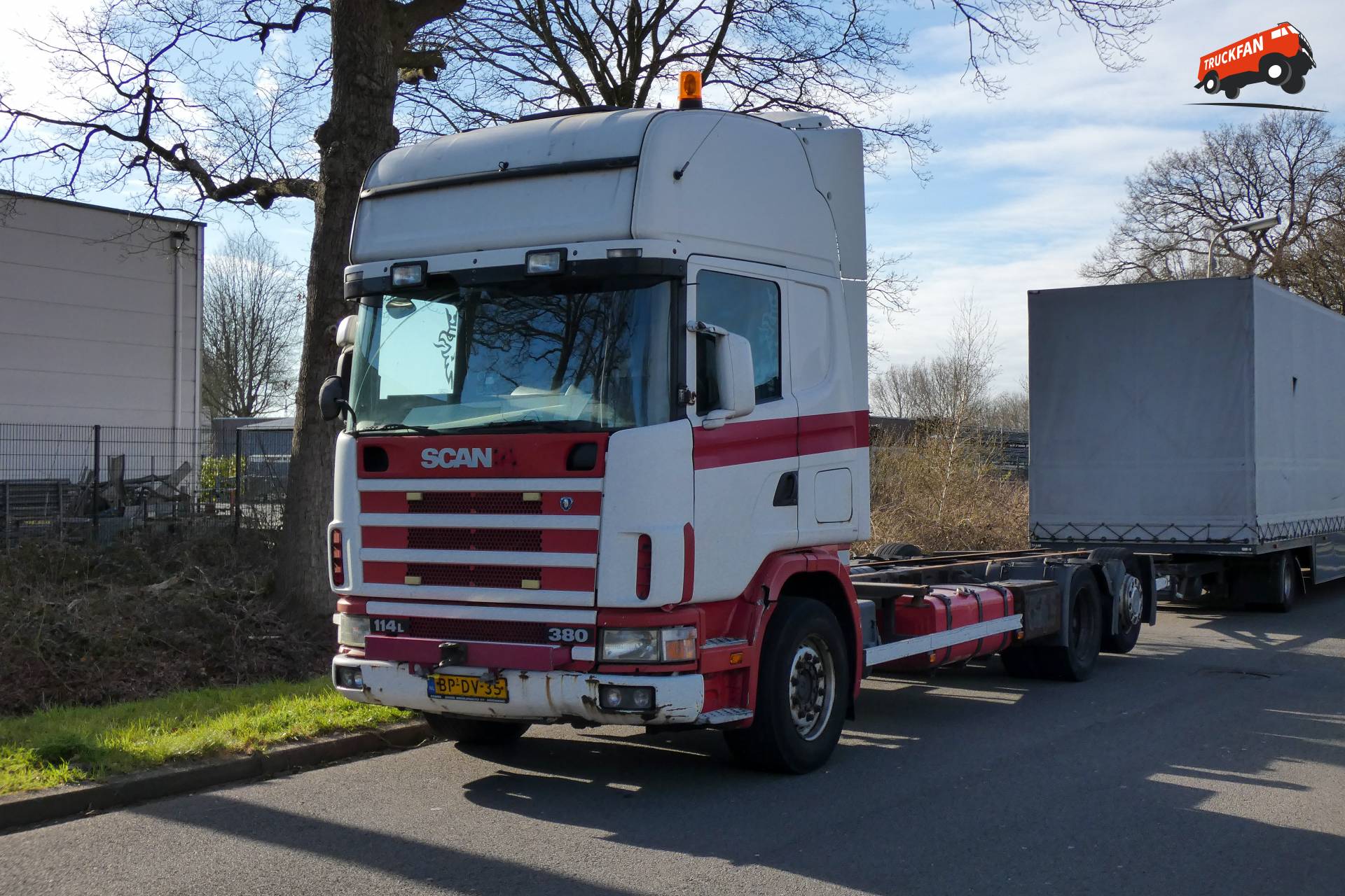 Foto Scania 114 van Kermisbedrijf T. Venekamp & Zn - TruckFan