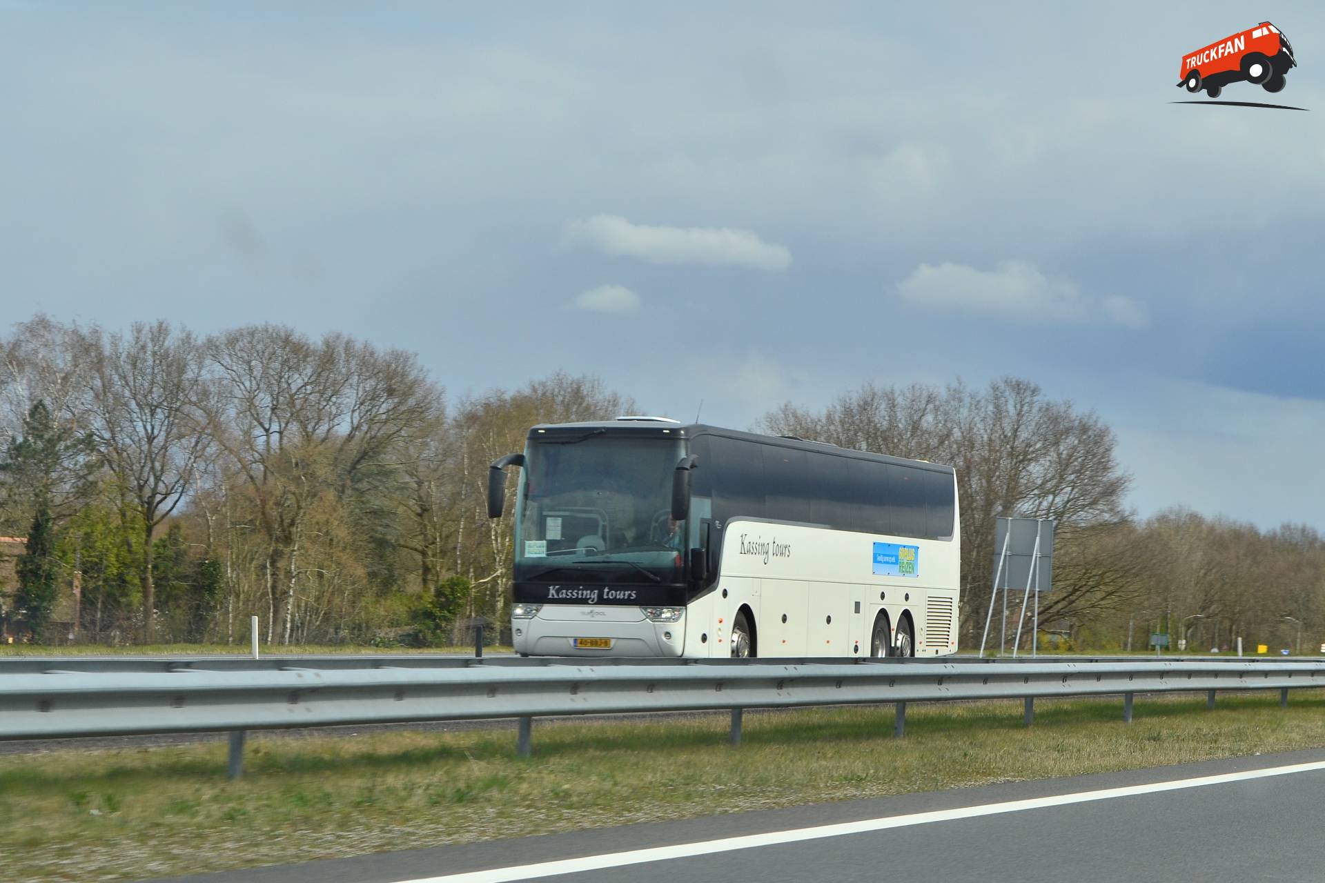 Foto Van Hool touringcar van Kassing-de Raaphof B.V. - TruckFan