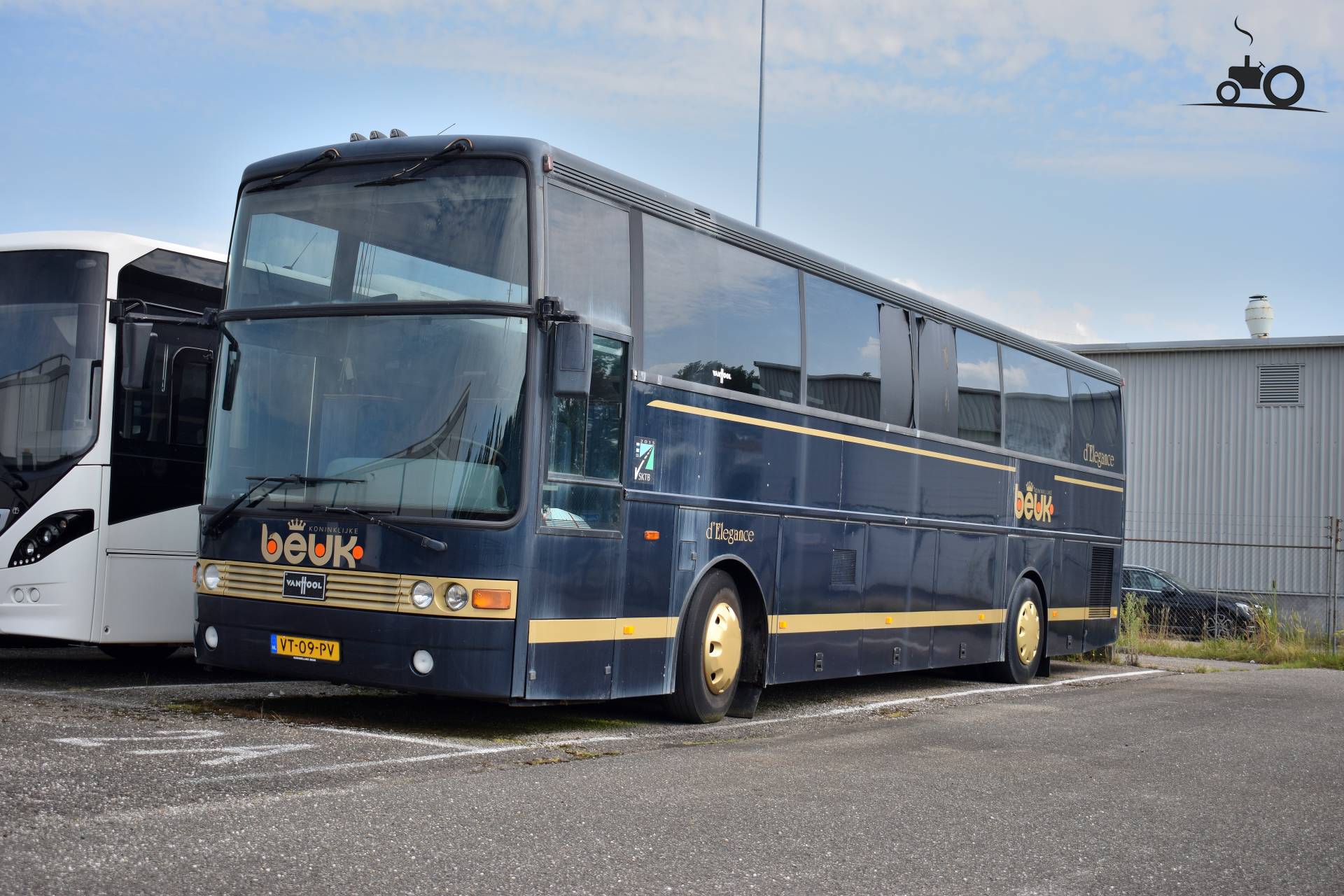 Foto Van Hool T815 Acron van Koninklijke Beuk Touringcars - TruckFan