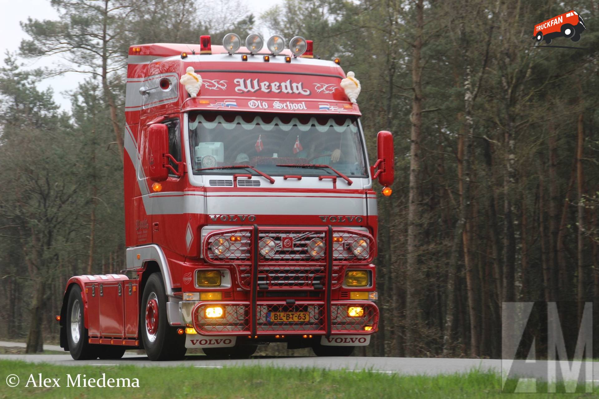 Foto Volvo FH12 1st gen van Weeda Transportbedrijf B.V. - TruckFan