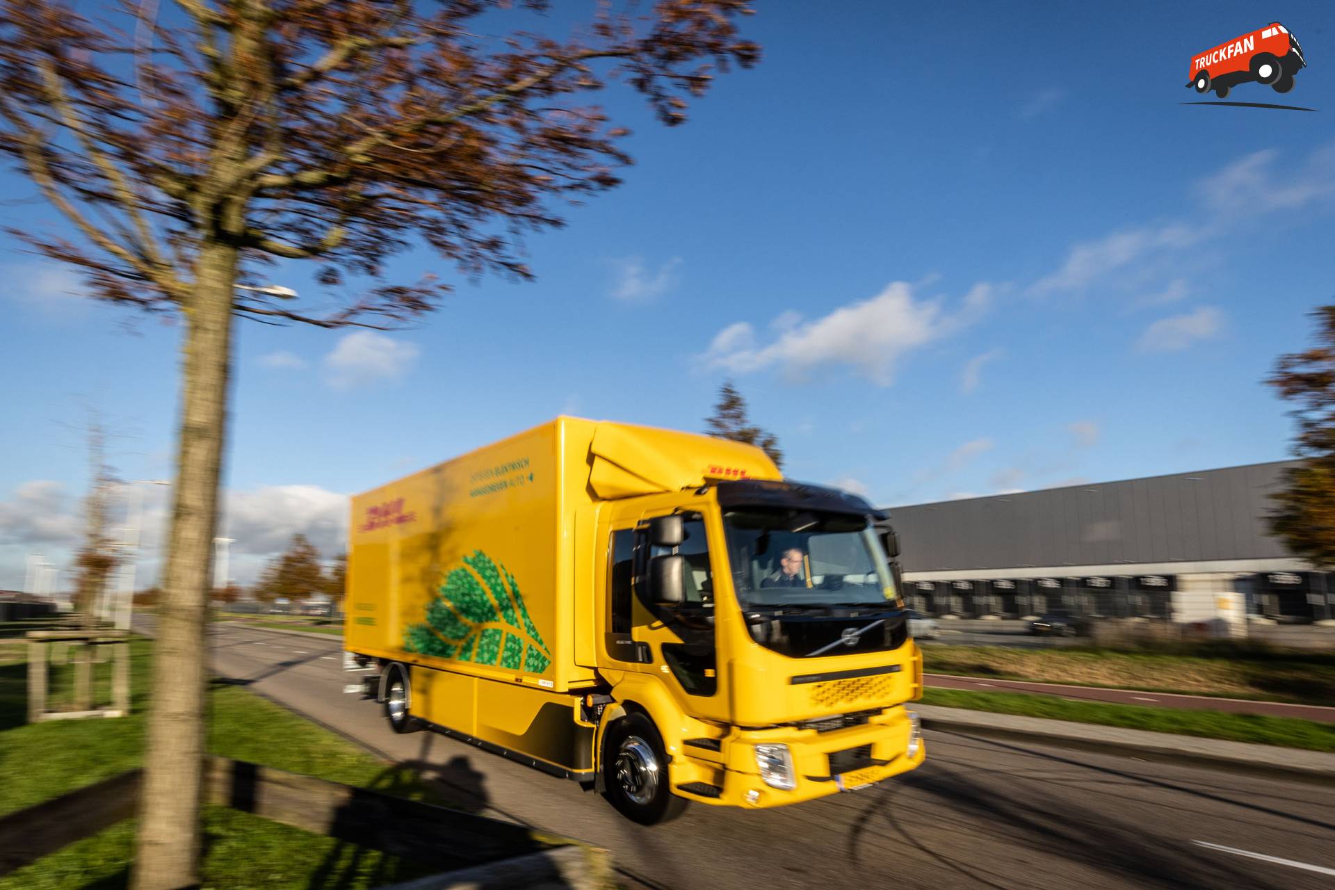 Foto Volvo FL Electric van DHL Express (Netherlands) B.V. - TruckFan