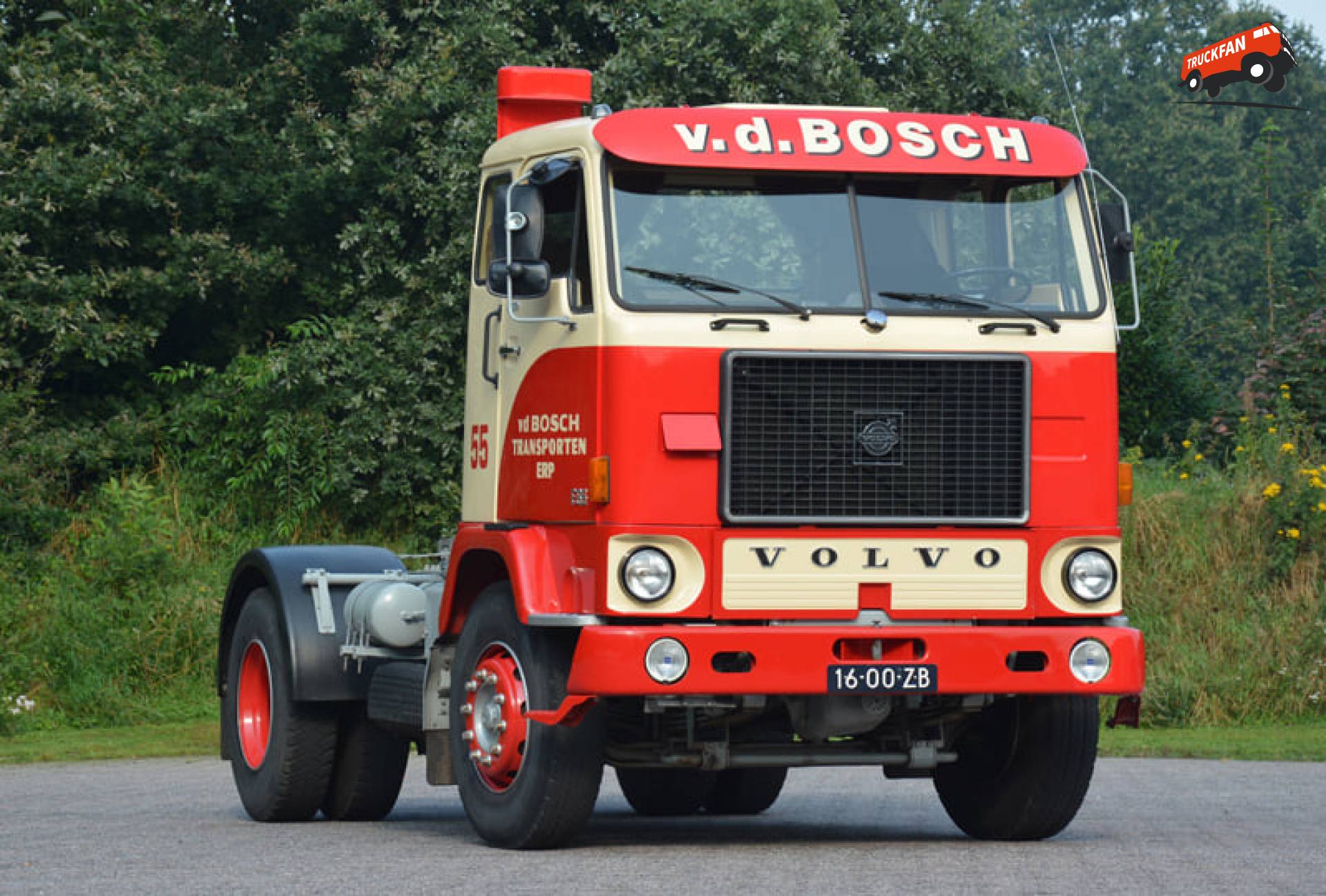 Foto Volvo F88 van Van den Bosch Transporten B.V. - TruckFan