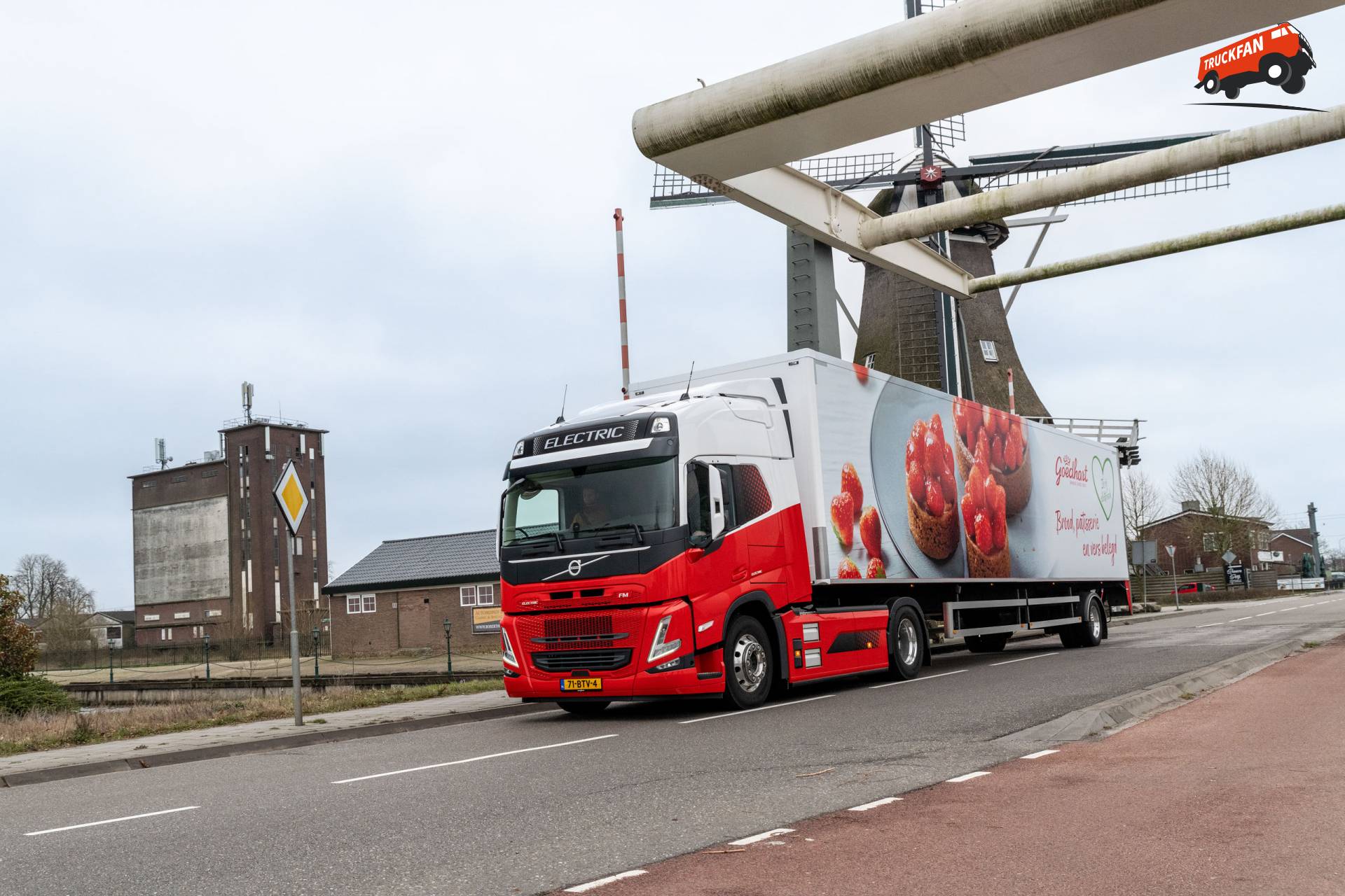 Foto Volvo FM 5th gen van Borgesius Convenience - TruckFan