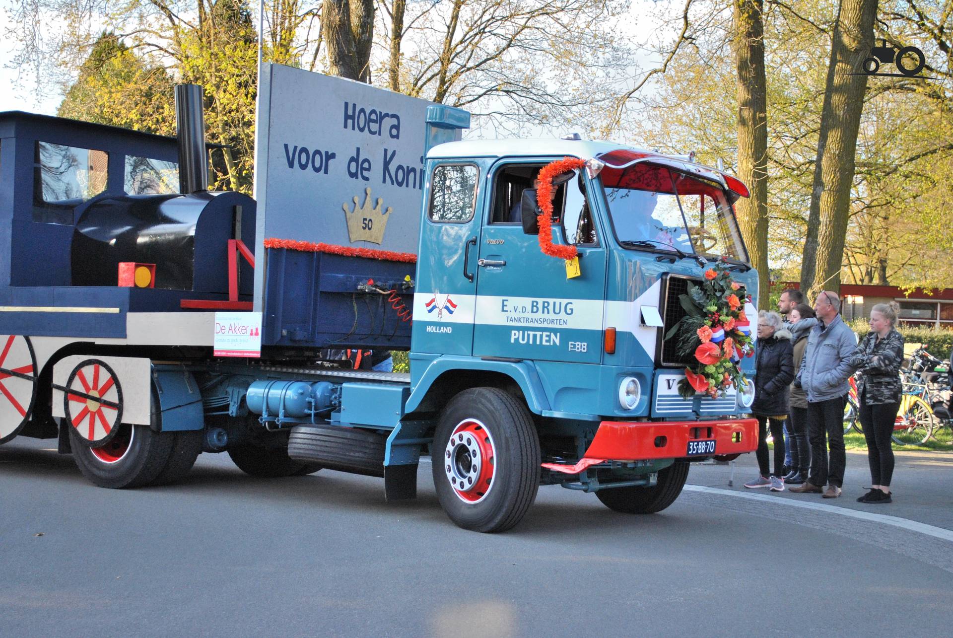 Foto Volvo F88 van Van de Brug Internationaal Tanktransport B.V. - TruckFan